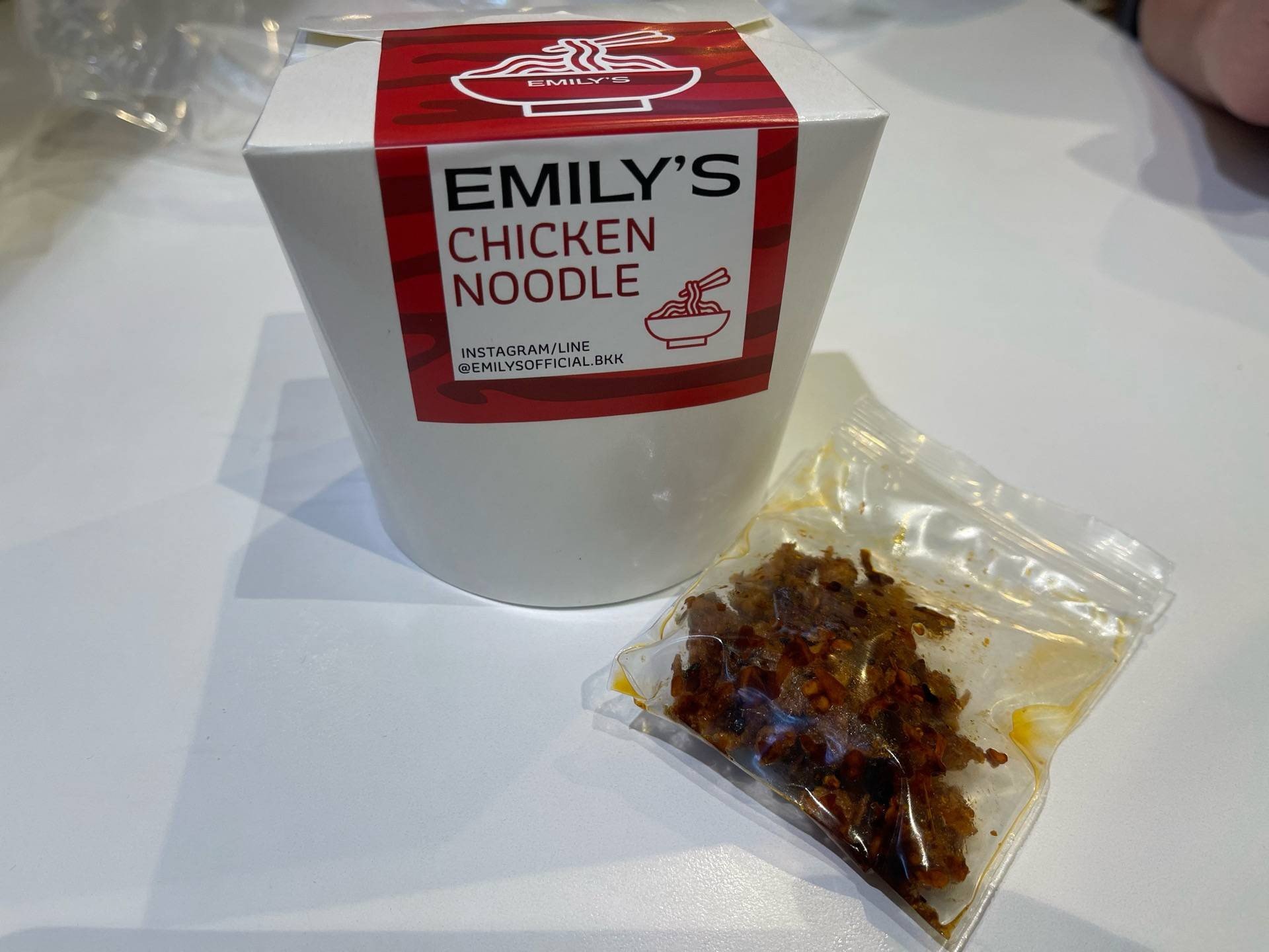 รีวิว Emily's เส้นหมี่ไก่ฉีก อโศก - emily chicken noodle