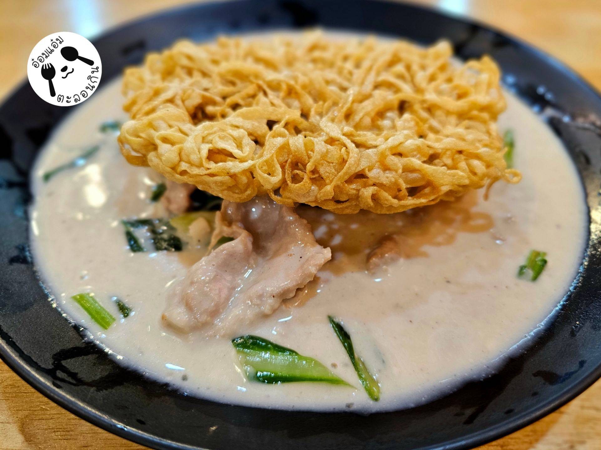 หมี่กรอบเหลาะหนีหมู ร้าน ตุ้งแฉ่เตาถ่าน บรรทัดทอง