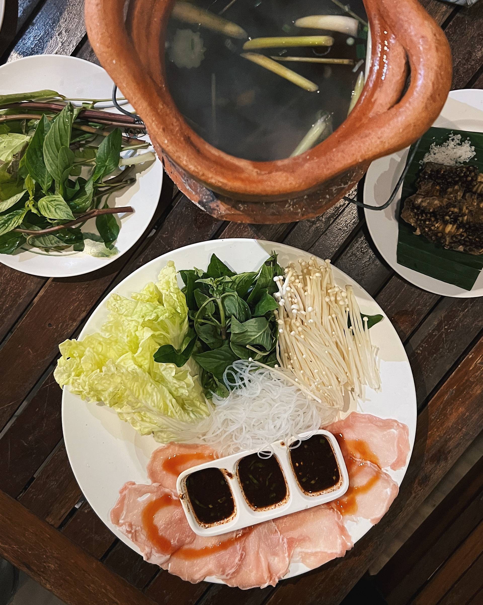 รูป ครกไม้ไทยลาว ลาดปลาเค้า