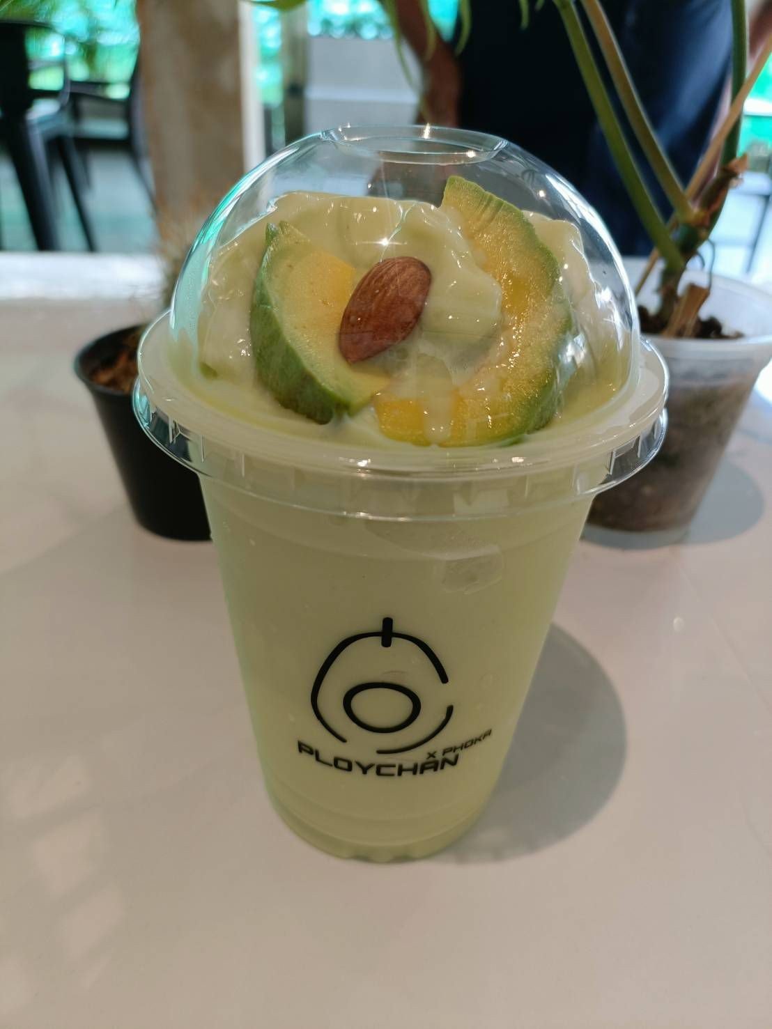 ร้าน อะโวคาโดพลอยจันท์คาเฟ่ สาขาเซ็นทริค สาขาเซ็นทริค | รีวิวร้านอาหาร