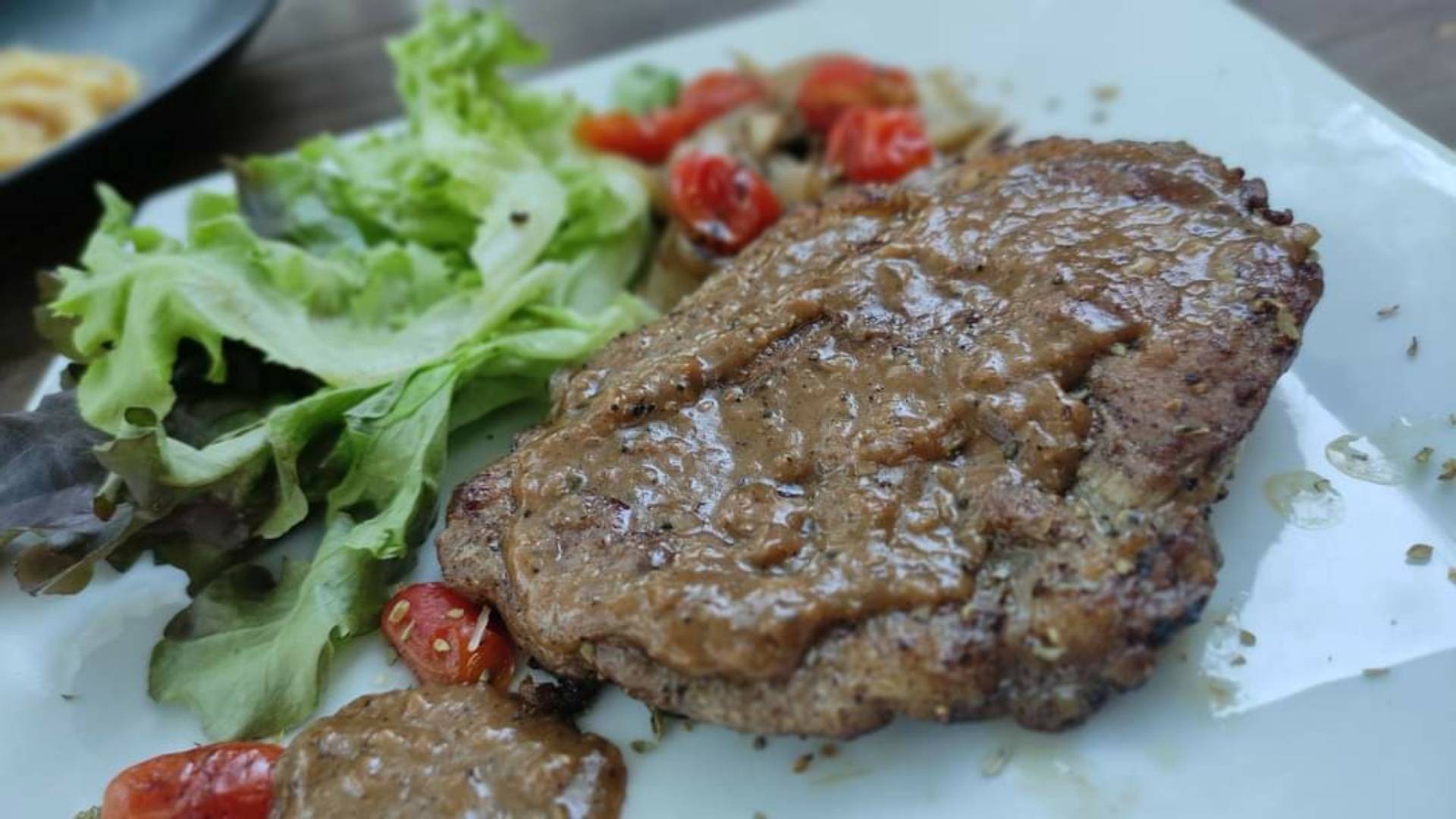 STEAK OVER THE MOON พหลโยธิน 44 - สั่งอาหารเดลิเวอรี | Wongnai x LINE MAN