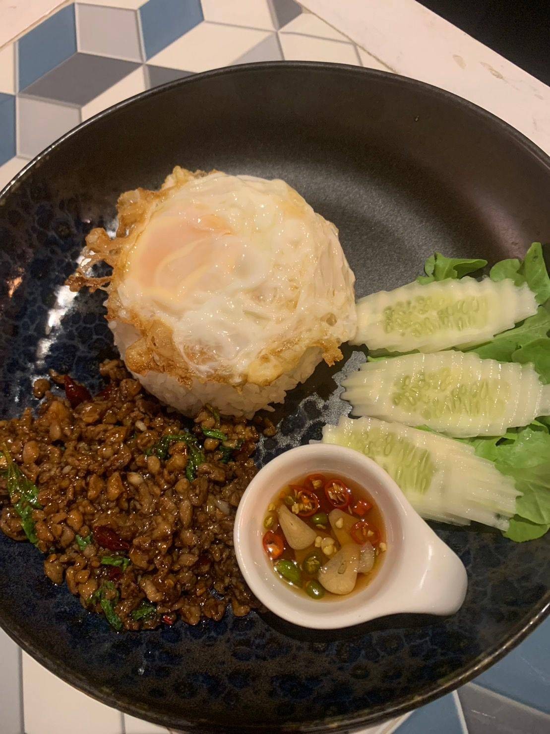 รีวิว Bull Beach Club Pattaya - อาหารอร่อยด้วยคะ พนักงานบริการดีมาก