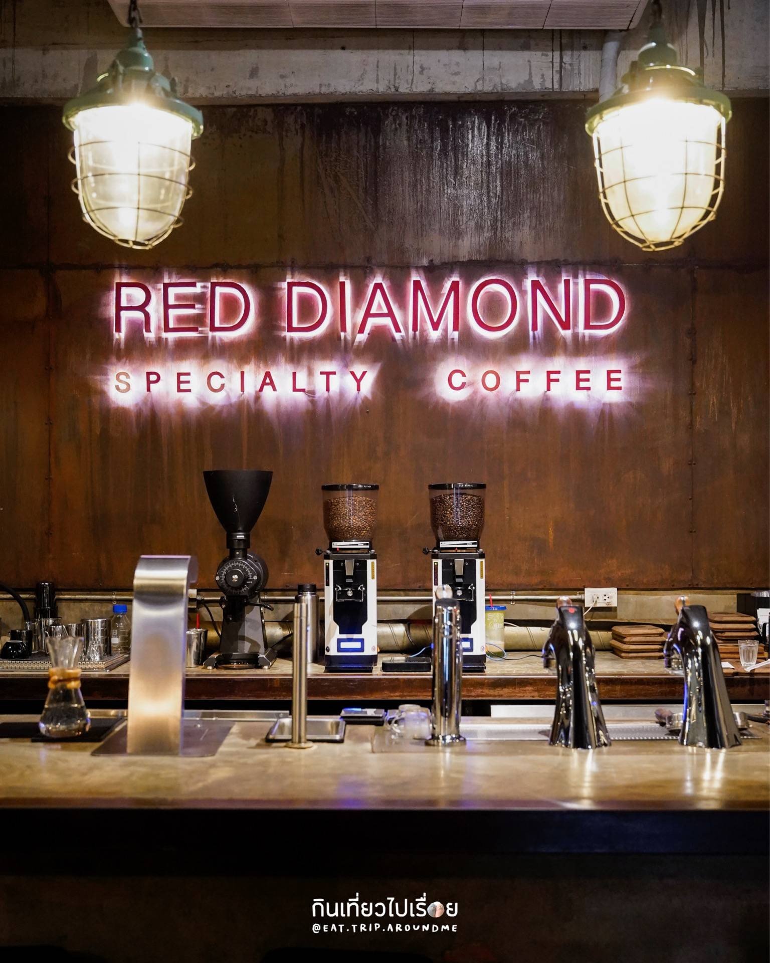 รีวิว Red Diamond Cafe ลาดพร้าว 71 (เลียบทางด่วนรามอินทรา) - ร้านกาแฟดิบๆเท่ๆ ถ่ายรูปสวยทุกมุม