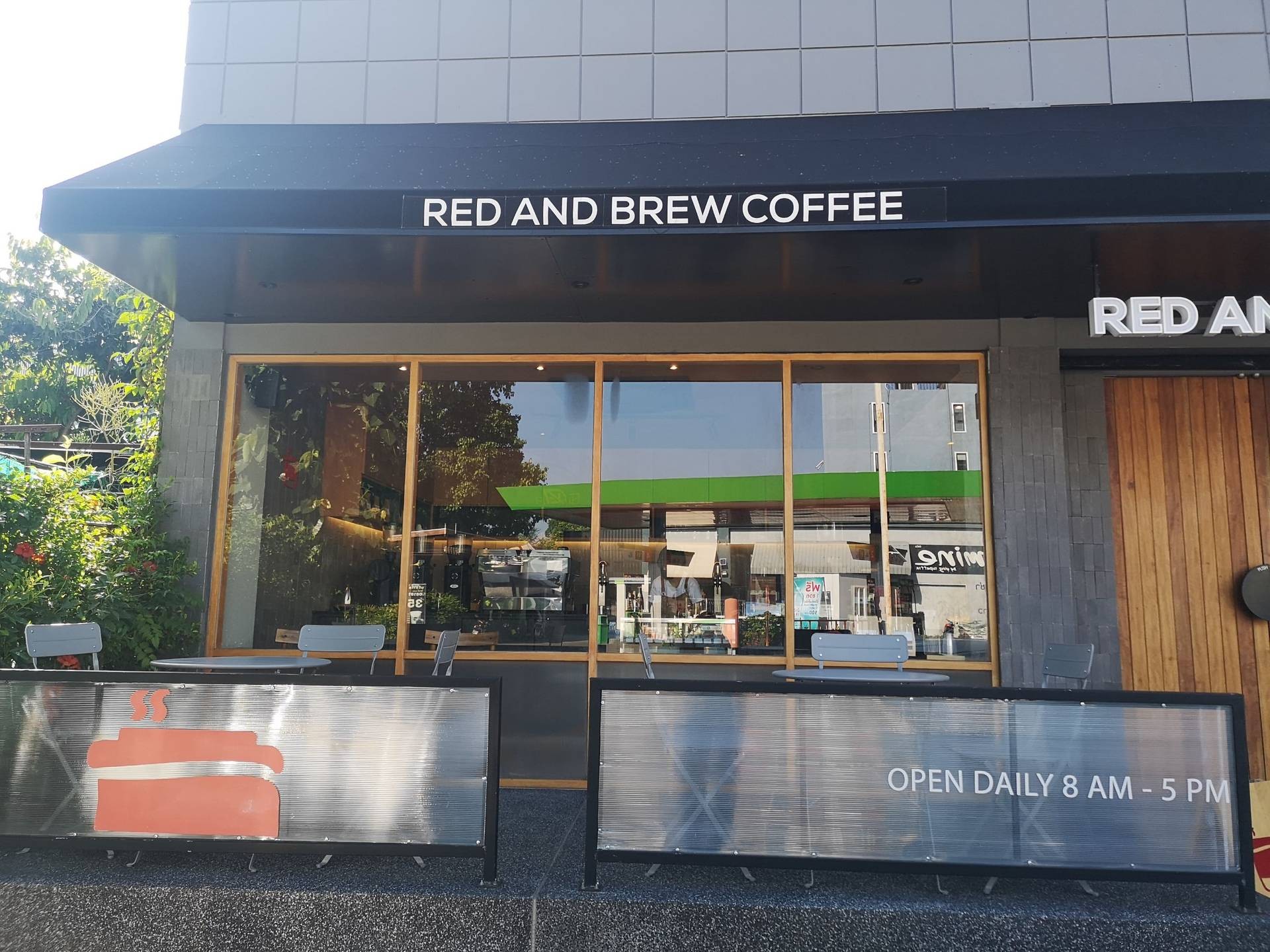 รีวิว Red And Brew Coffee Nakhon Ratchasima - กาแฟดี โลโก้น่ารัก