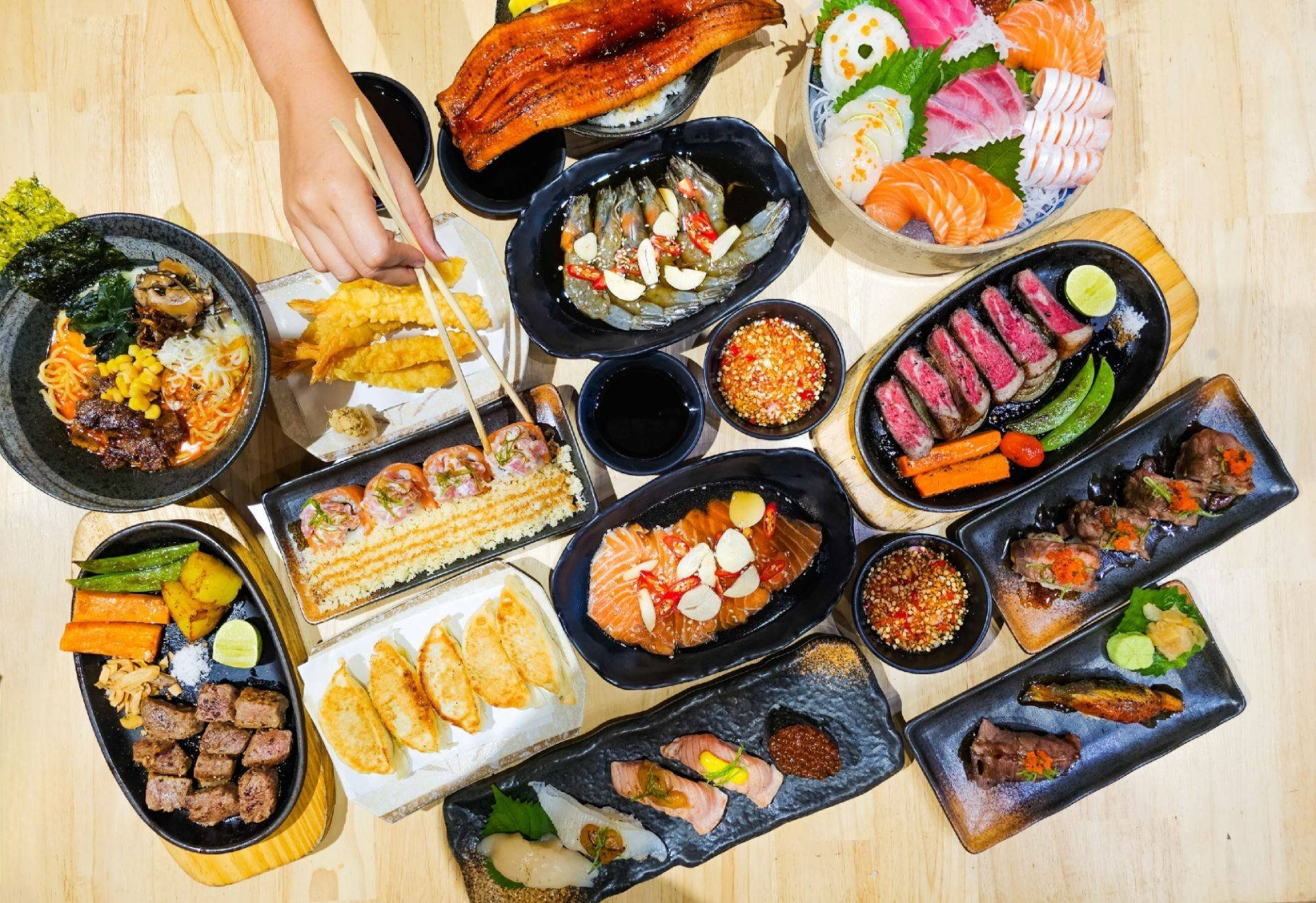 รีวิว Abushi Japanese Restaurant and Cafe จรัญ 94 - เนื้อย่างกับแซลมอน ...