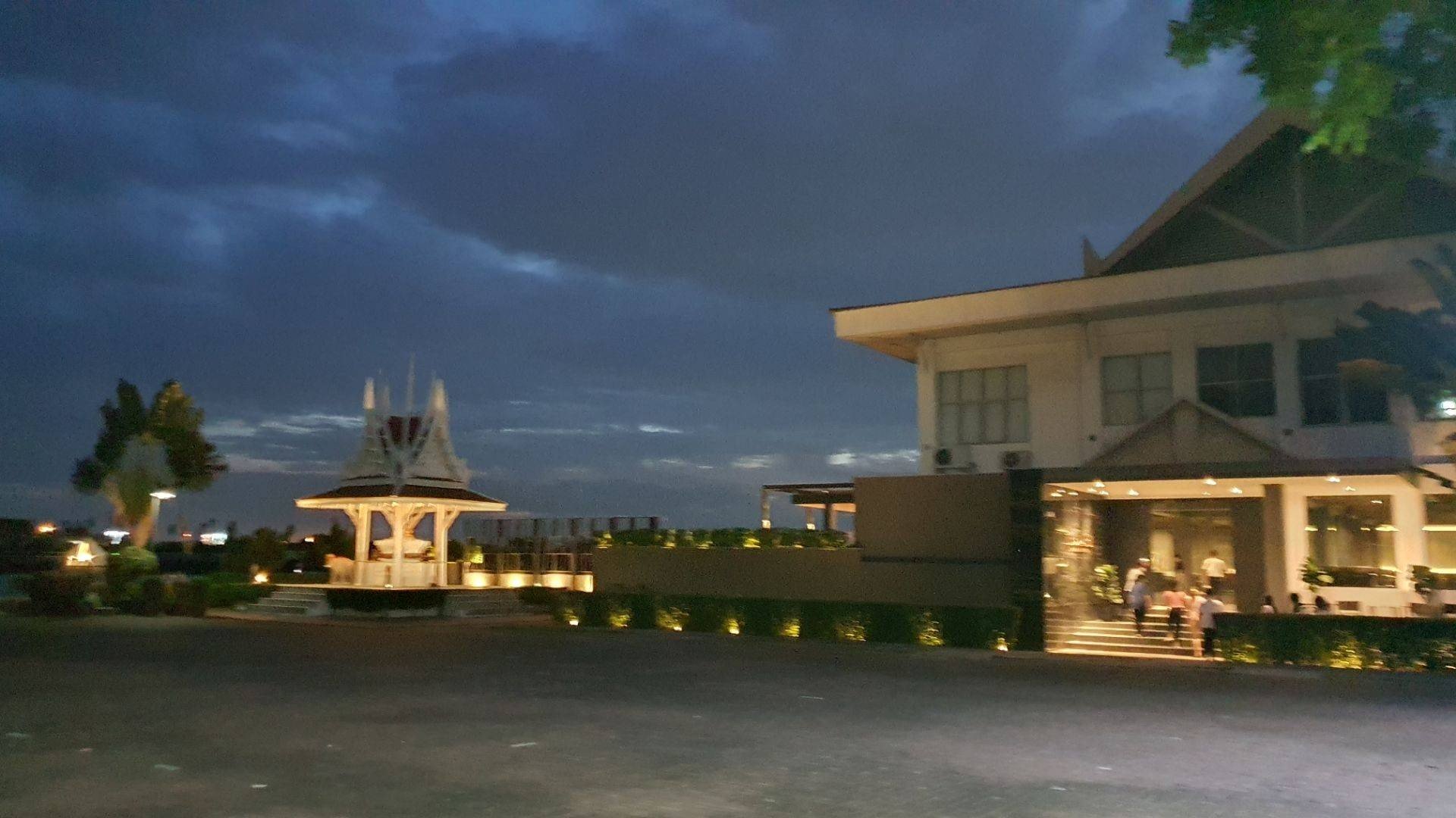 รีวิว The Tara Bar and Restaurant - อาหารหลักร้อย แต่วิวหลักแสน ได้นั่ง ...