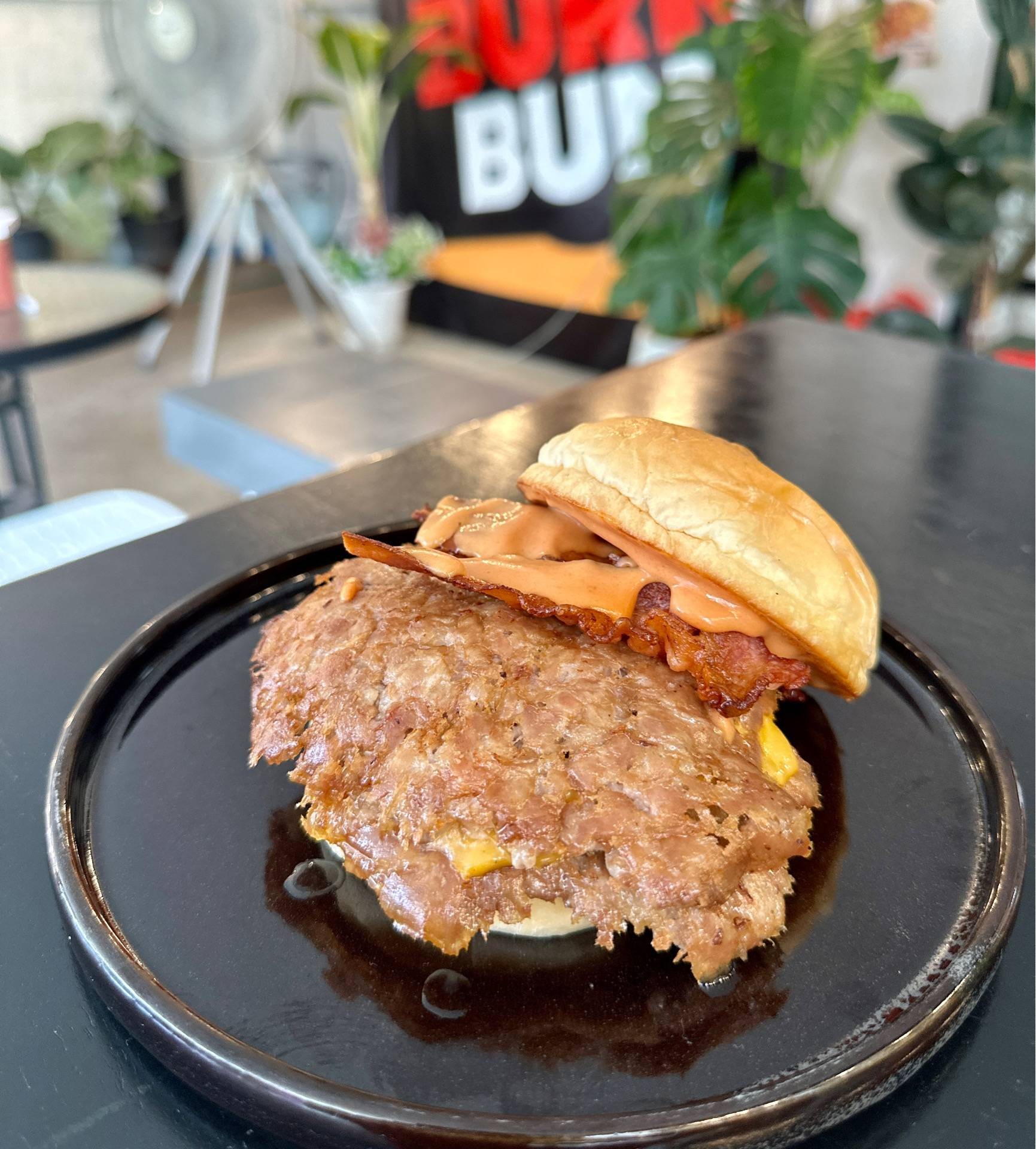 Double & Bacon ร้าน Burn bun เบิร์นบันเบอร์เกอร์ย่างไฟ เพชรเกษม81/6