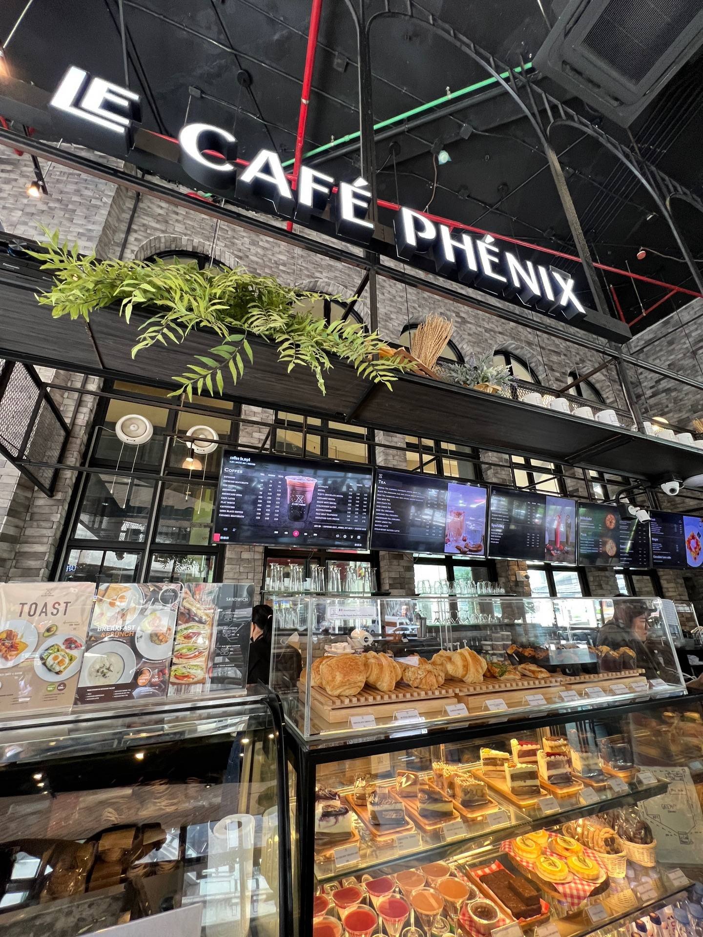 รูป Le Café Phénix Gateway Ekamai