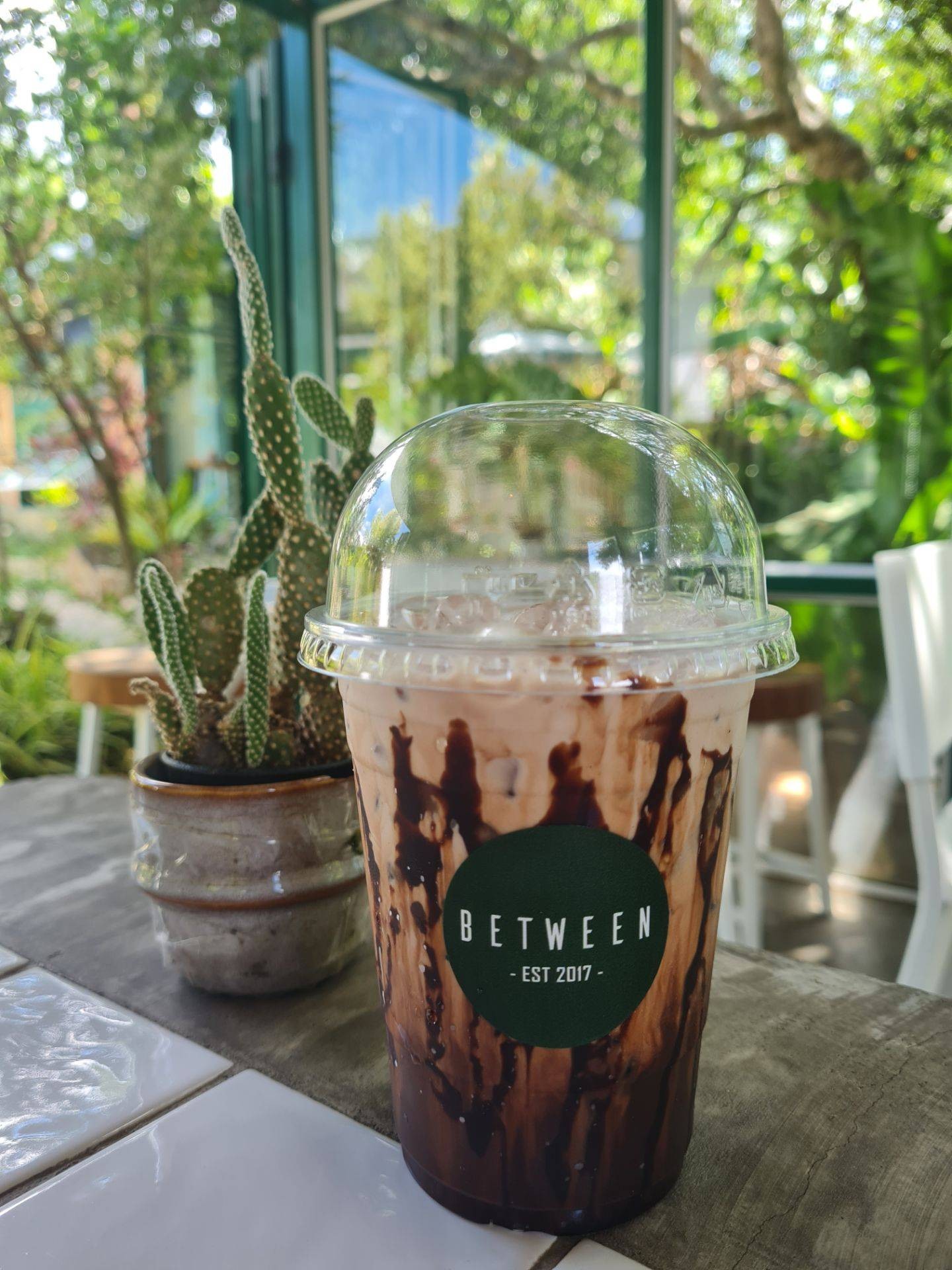 รีวิว Between_cafe - เหมาะกับคนรักธรรมชาติ