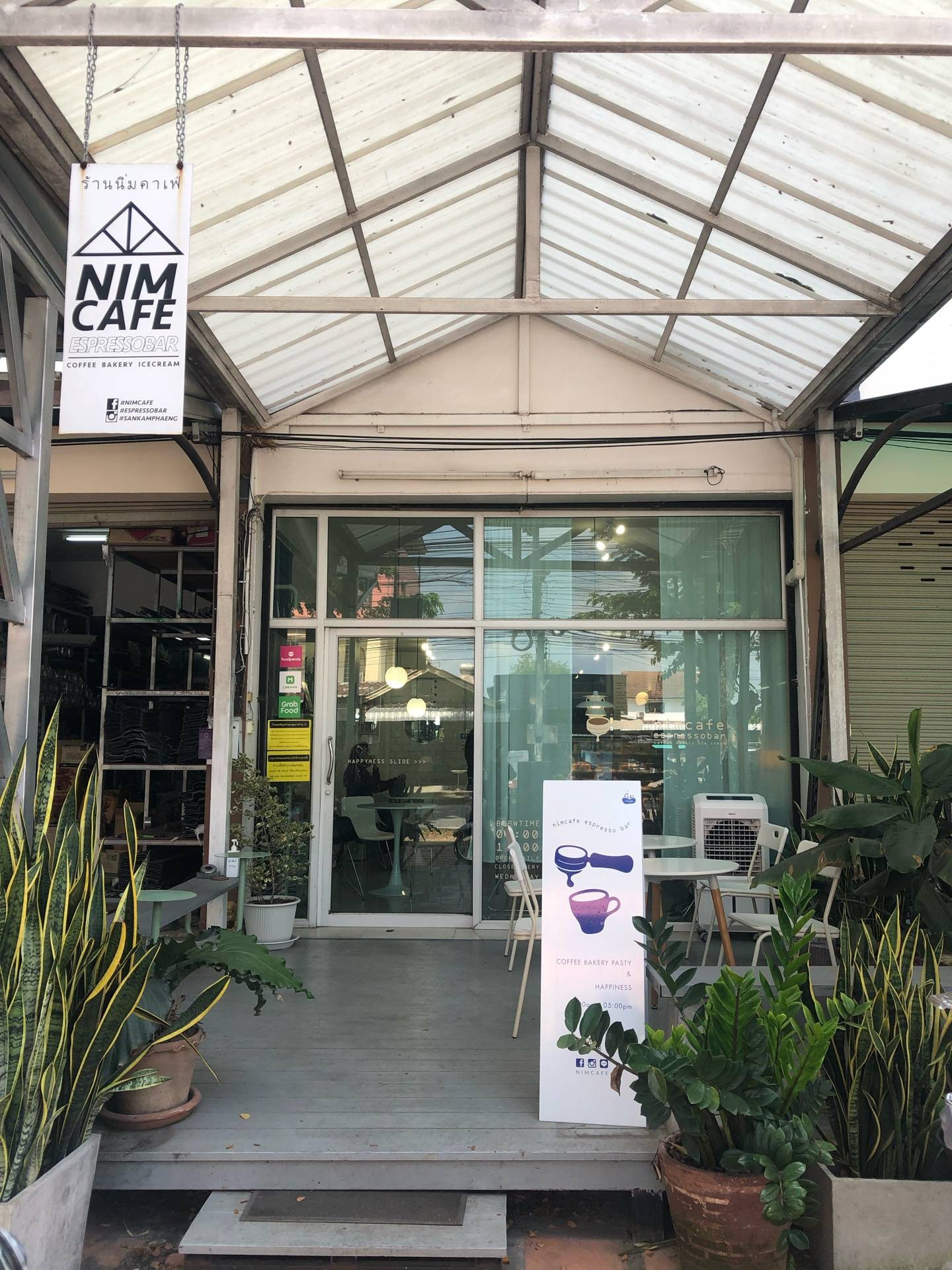 รีวิว Nim Cafe 2 - คาเฟ่เล็กๆ แต่เบเกอรี่เพียบ
