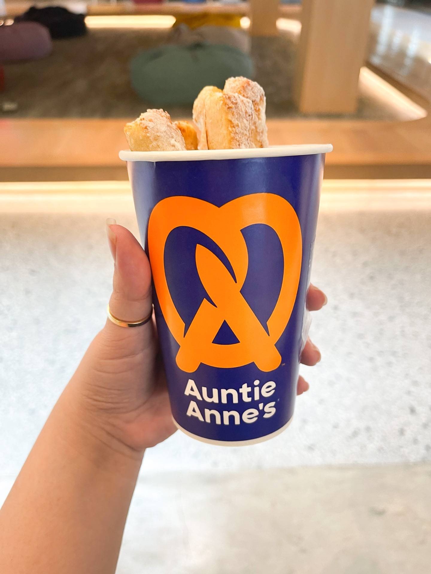รีวิว Auntie Anne's วิสซ์ดอม วัน โอ วัน - 📍 Auntie Anne’s สาขา True Digital Park