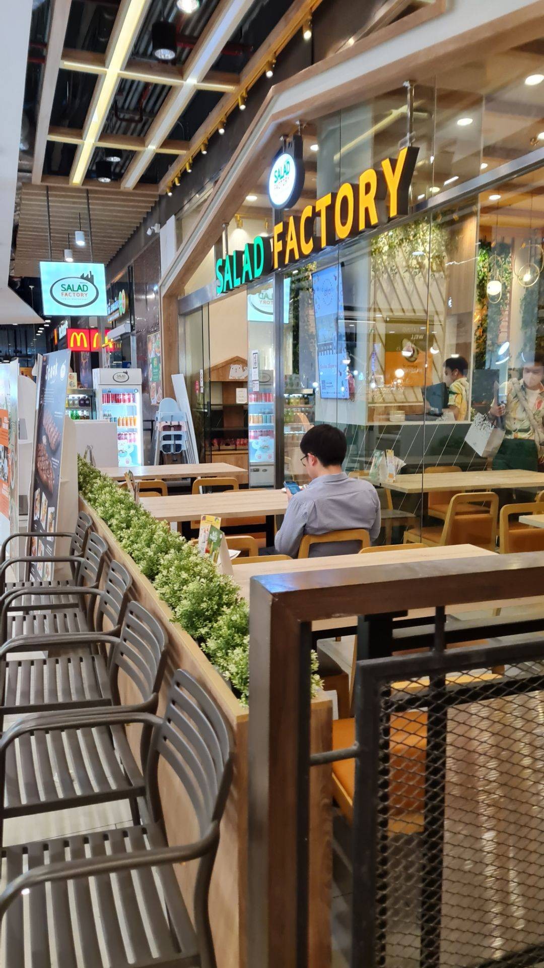 รีวิว Salad Factory Century สุขุมวิท - salad ผักสดๆๆๆ