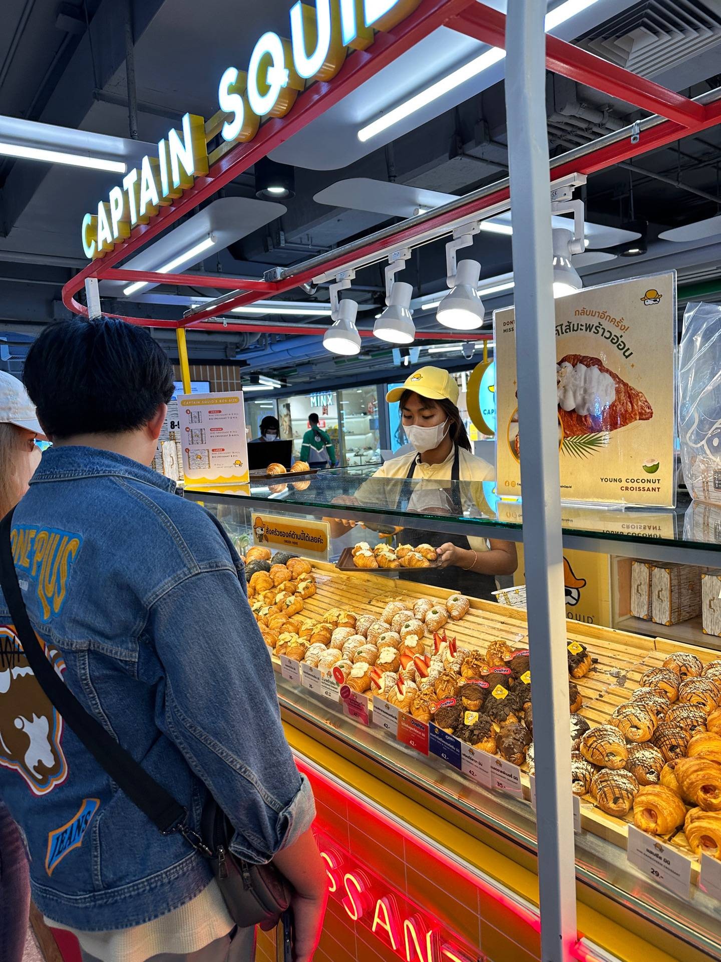 รีวิว Captain Squid เซ็นทรัลลาดพร้าว ชั้น 2 - ครัวซองต์มินิ เริ่มต้นชิ้นละ 25 บาท! 🥐