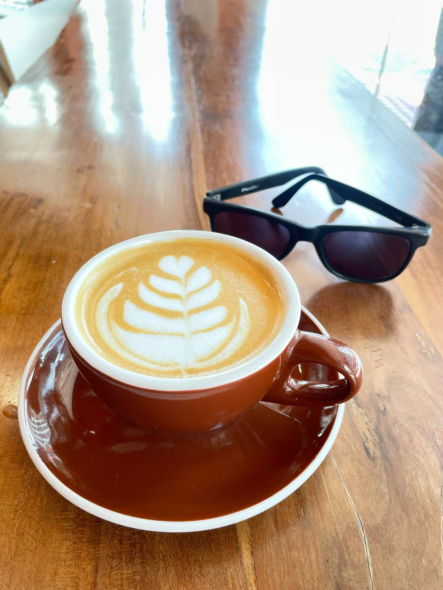 รีวิว Kaja Gallery Cafe Cacha bed hotel - กาแฟเข้มข้น อร่อยดี