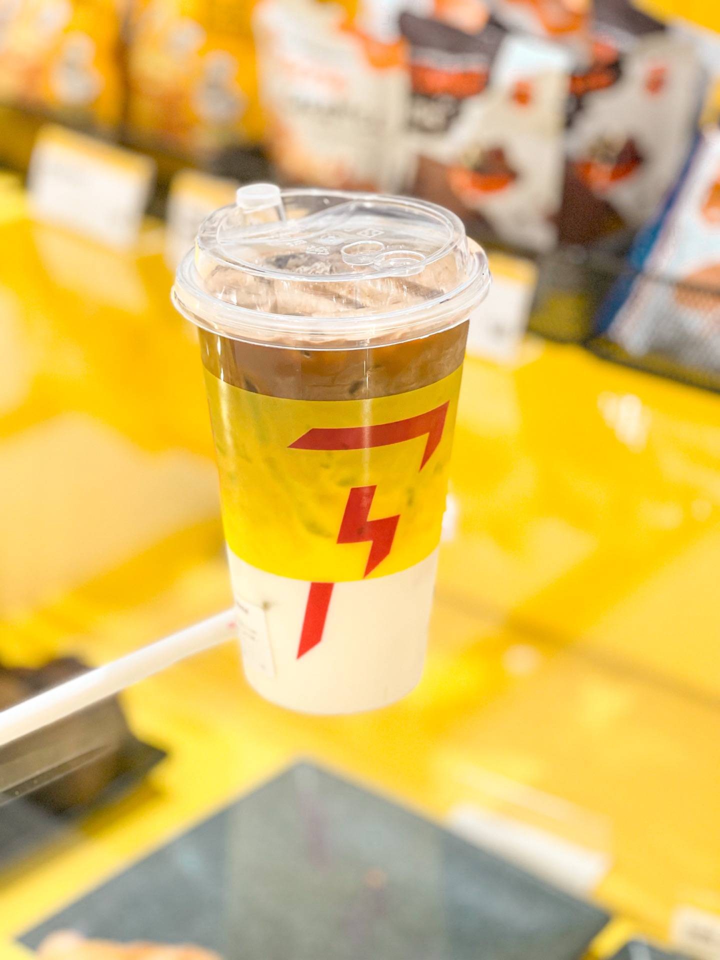 รีวิว Flash Coffee เอ็มควอเทียร์ - กาแฟราคาจับต้องได้ในเอมควาเทียร์