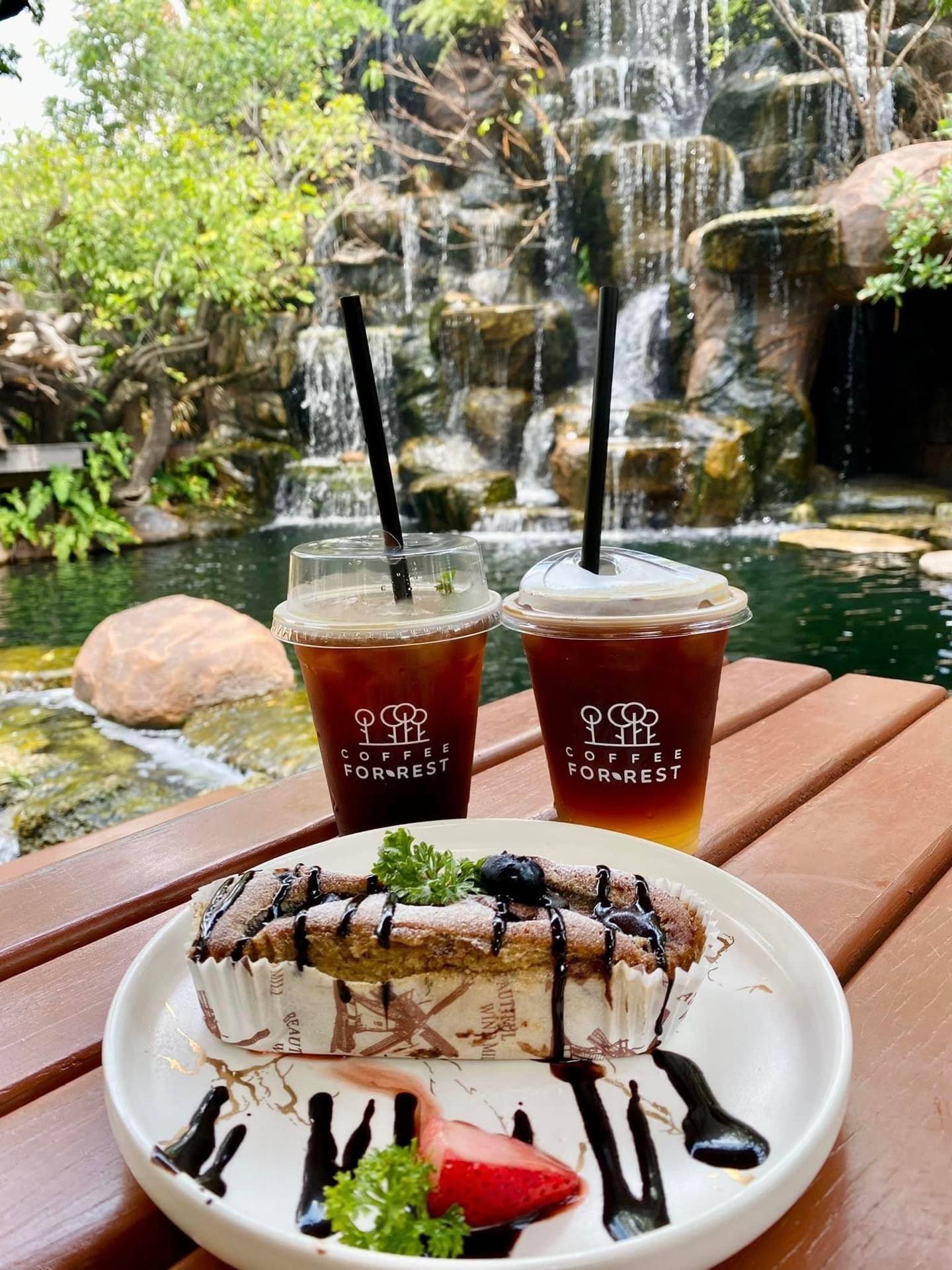 รีวิว Coffee for rest - ร้านกาแฟบรรยากาศในสวนขนาดใหญ่