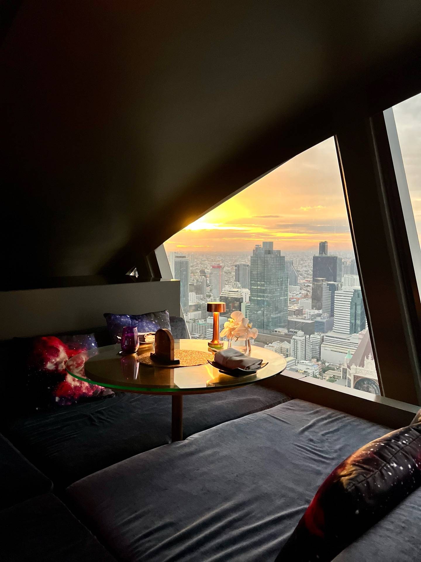 รีวิว Vertigo Too - ประสบการณ์อาหาร Fusion & Live music มุมสวยบนตึกสูง