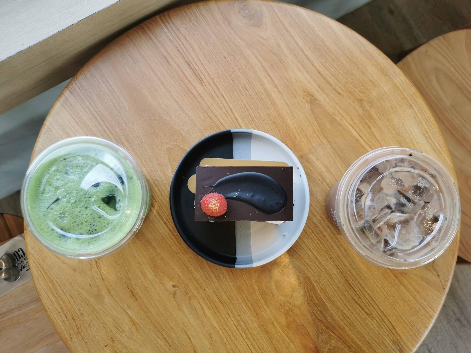 รีวิว Roasi Coffee Coffee - คาเฟ่สไตล์มินิมอลสวยมากมีวิวดี