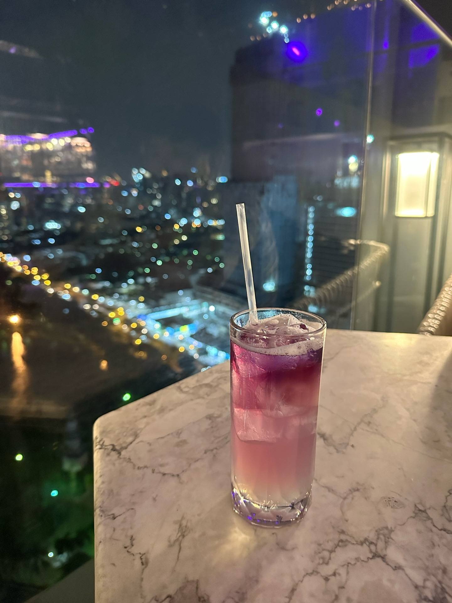 รีวิว Hi-SO - Rooftop ย่านสาทร นั่งชิลๆชมวิวมุมสูง