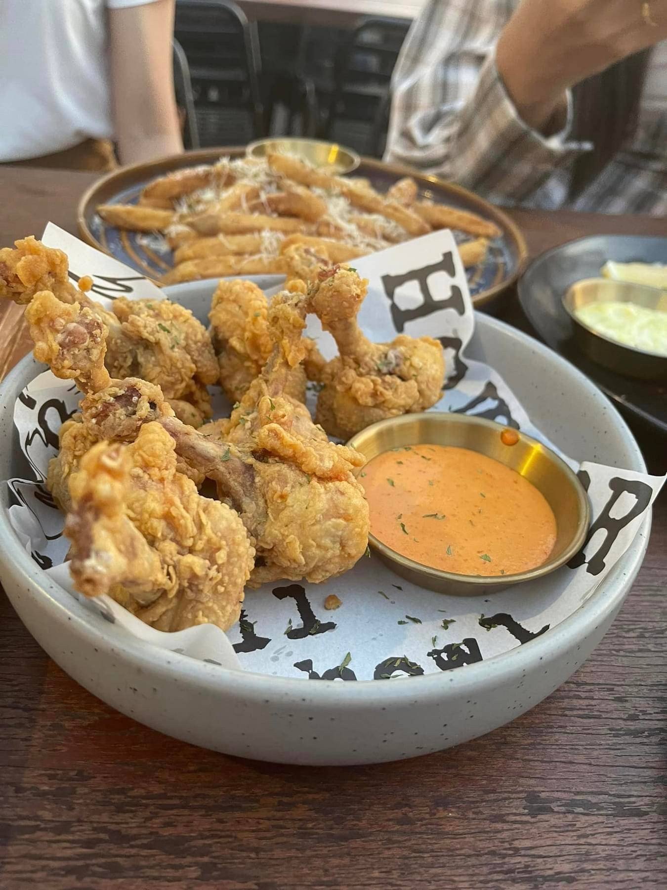 รูป Howler Bar & Grill