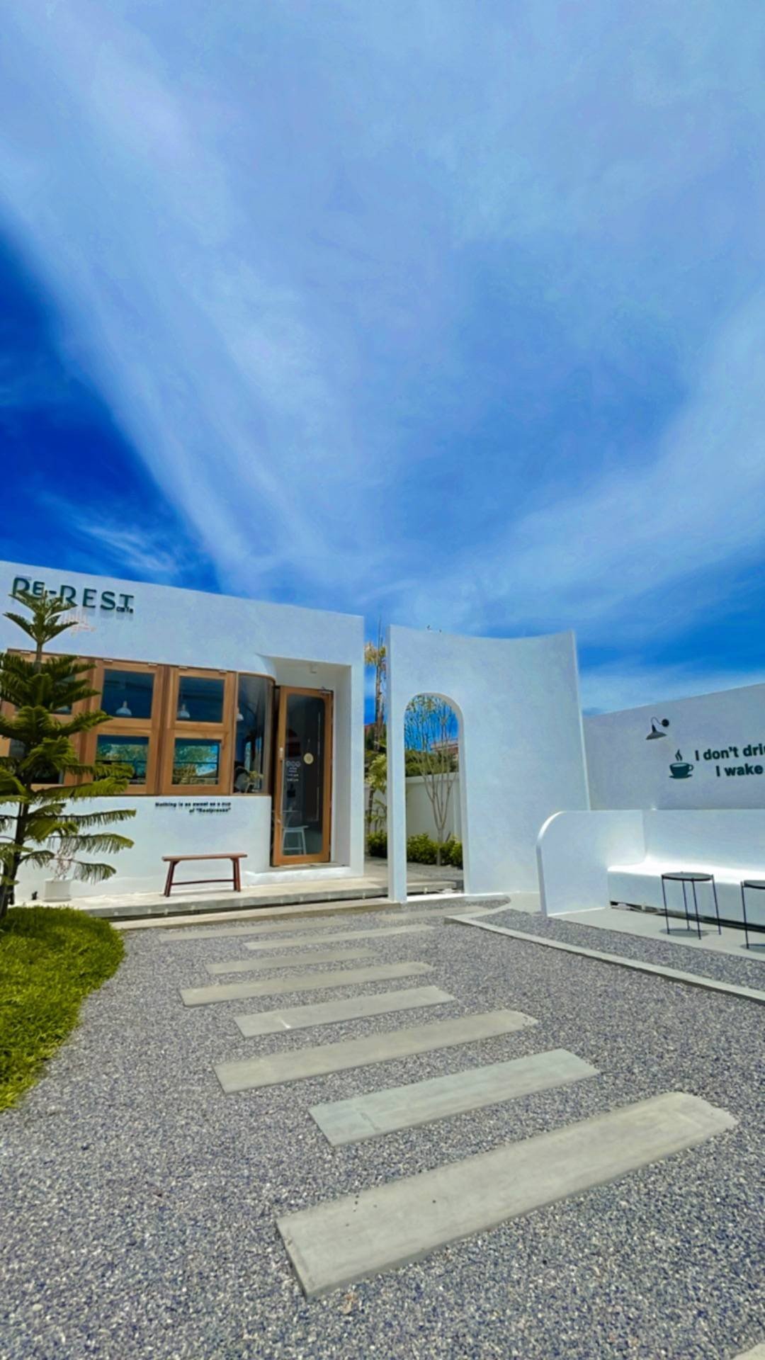 รีวิว Re-Rest Cafe ปราณบุรี - ร้านสีขาวสวยสะดุดตา