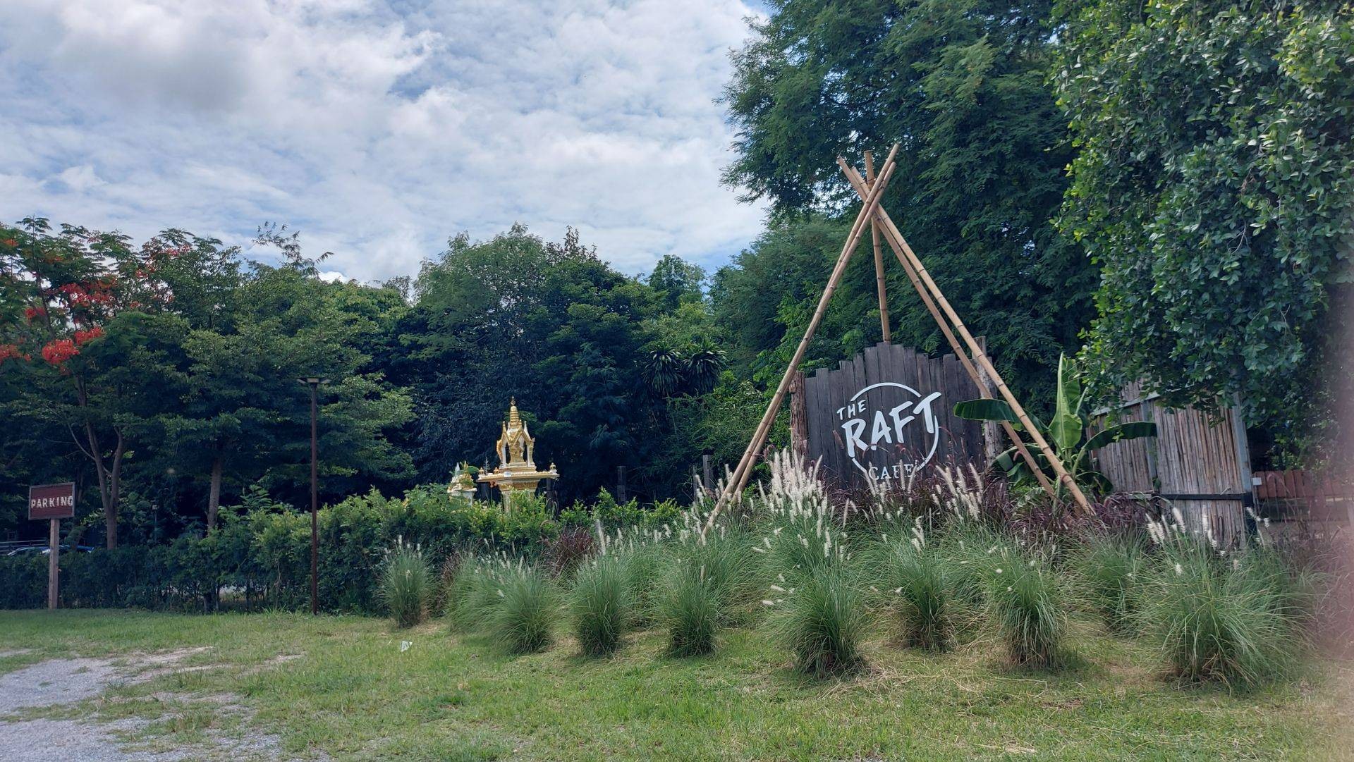 รีวิว The Raft Cafe’ Khaoyai - คาเฟ่แนวสวนป่า ติดลำธาร เล่นน้ำ ล่องแพ