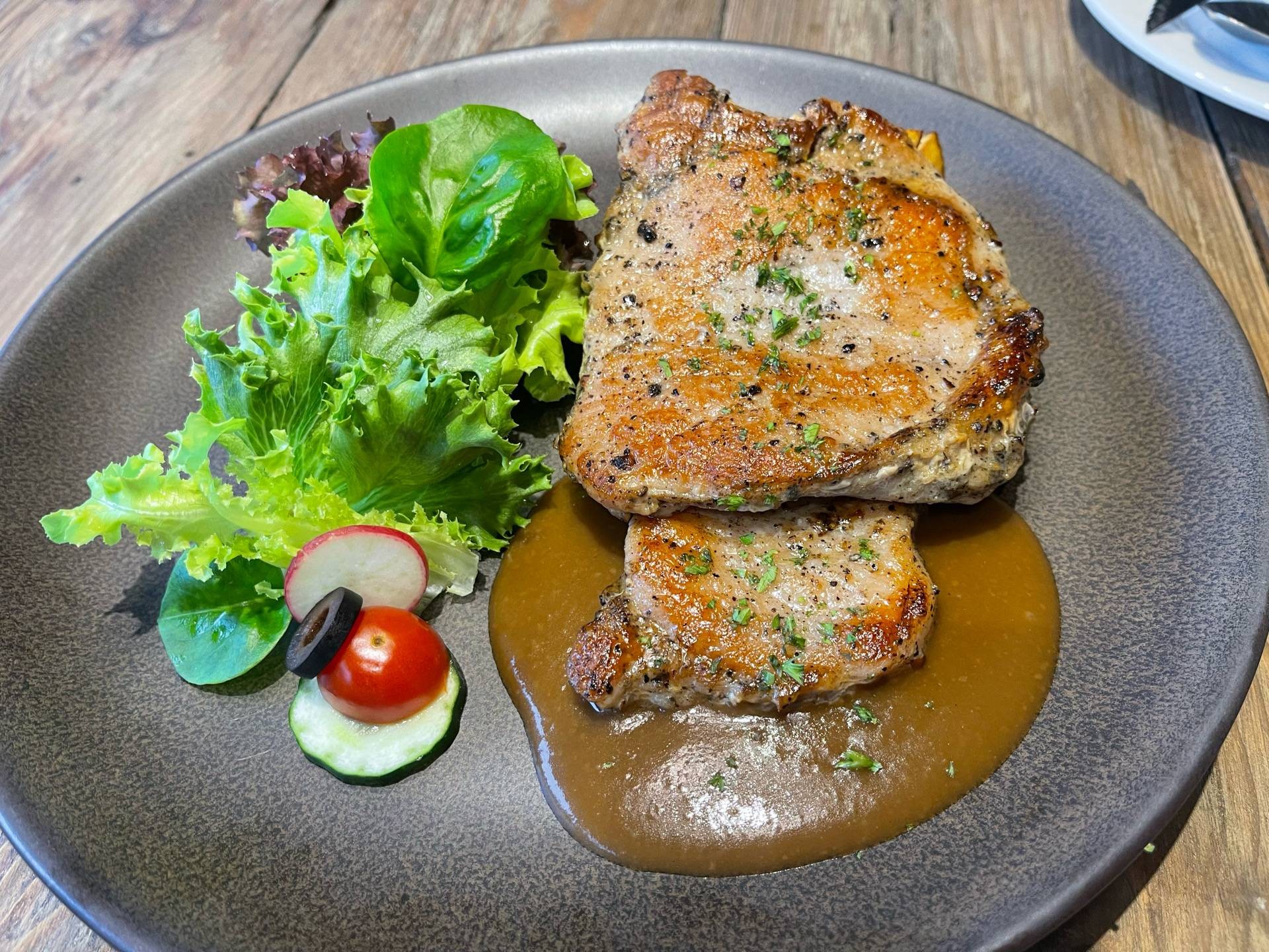 รีวิว Yellow Stone Bar & Grill - YellowStone Bar&Grill