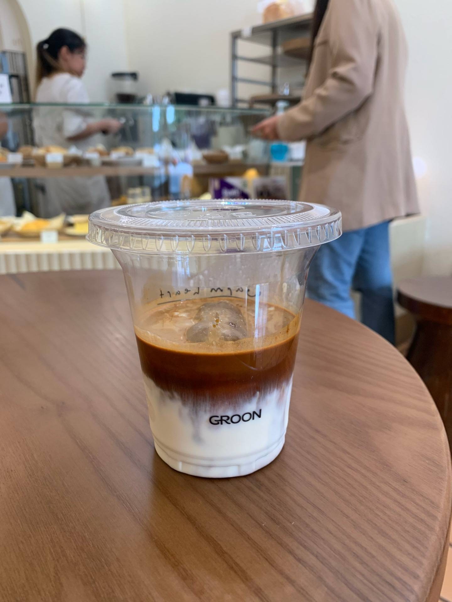 รีวิว GROON X Cheevit Cheeva - กาแฟรสชาติดี โทสท์ถูกใจ ร้านแอร์เย็นมากค่ะ