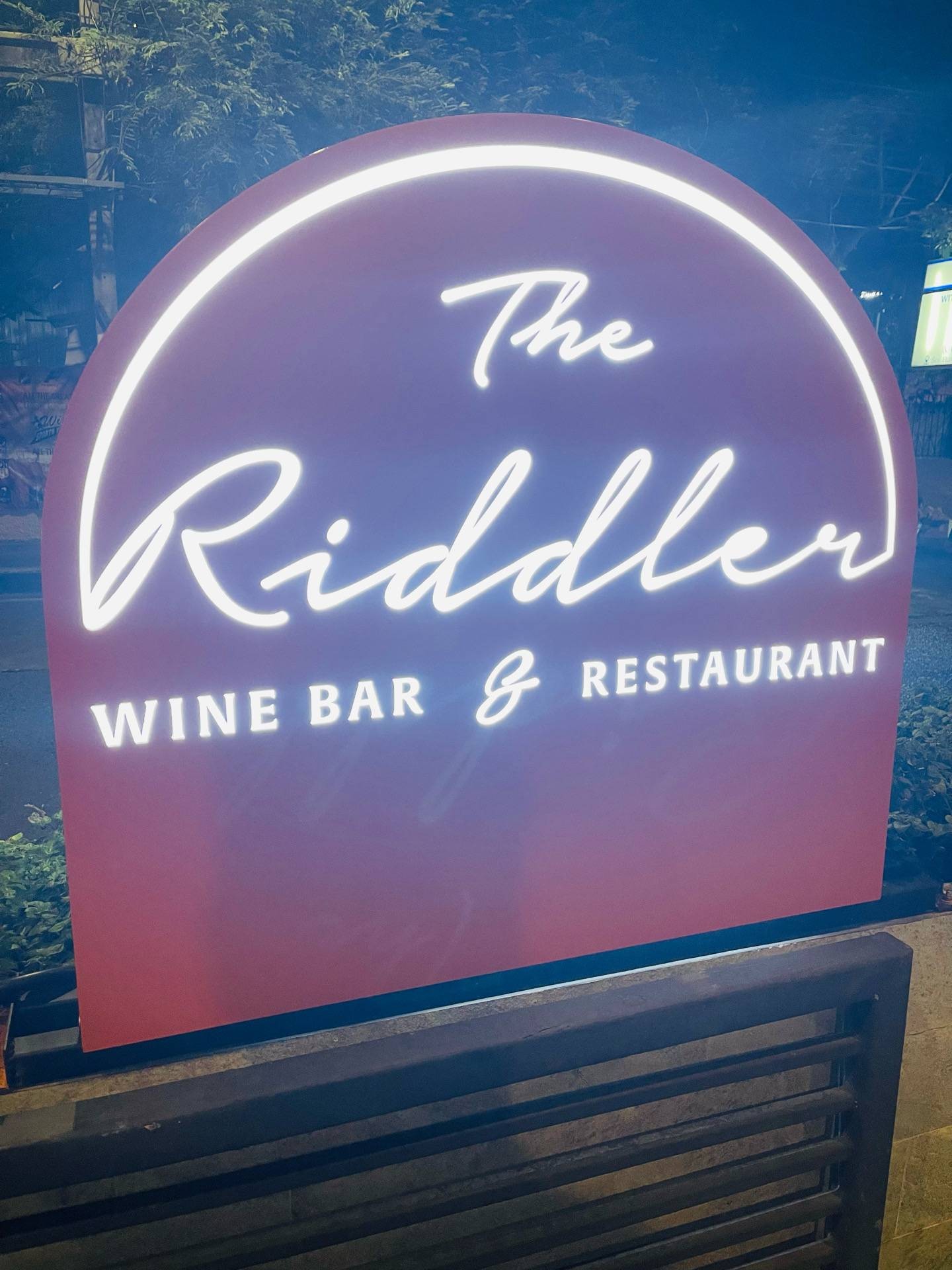 รีวิว The Riddler Wine Bar and Restaurant - อีกหนึ่งไวน์บาร์ที่เลิศเลอ ...