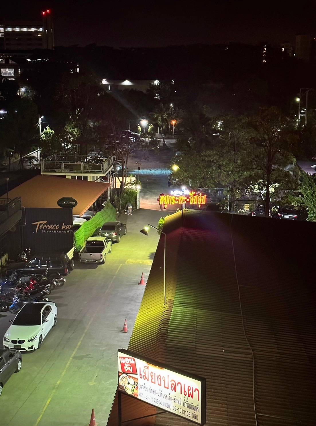 รูป บาร์ บรา บรา Bar Blah Blah บาร์ลับลาดกระบัง บาร์ดาดฟ้าลาดกระบัง