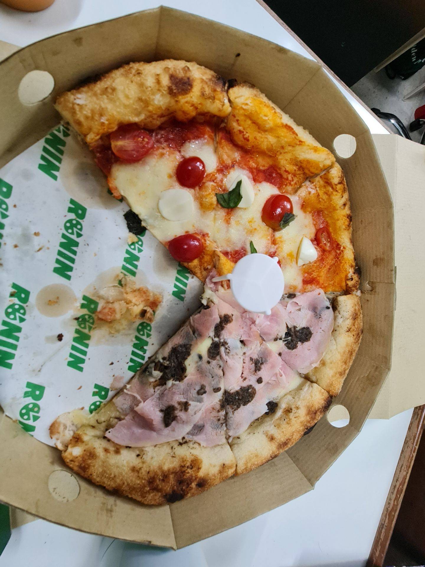 รีวิว Ronin pizza ลาดพร้าว 18 - เพื่อนสั่ง delivery มาให้ลอง กว่าจะได้ ...