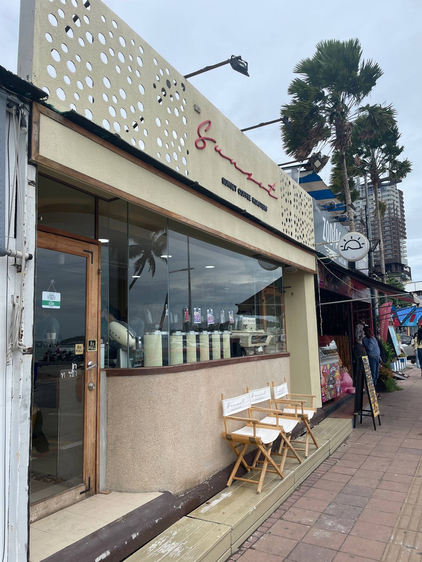 รีวิว Sunset Coffee Roasters Pattaya Beach - coffee shop near the beach