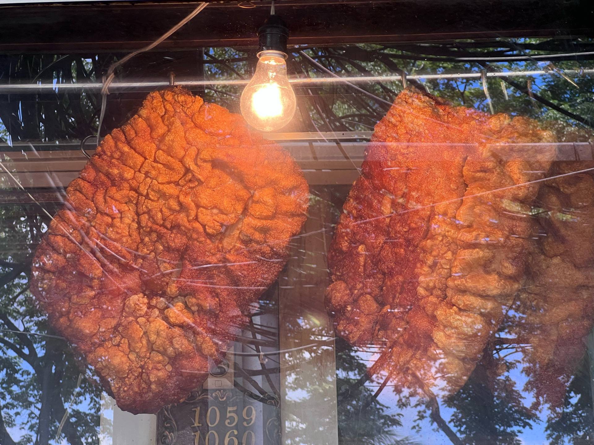 รูป หมูกรอบนายไซ ประชาชื่น