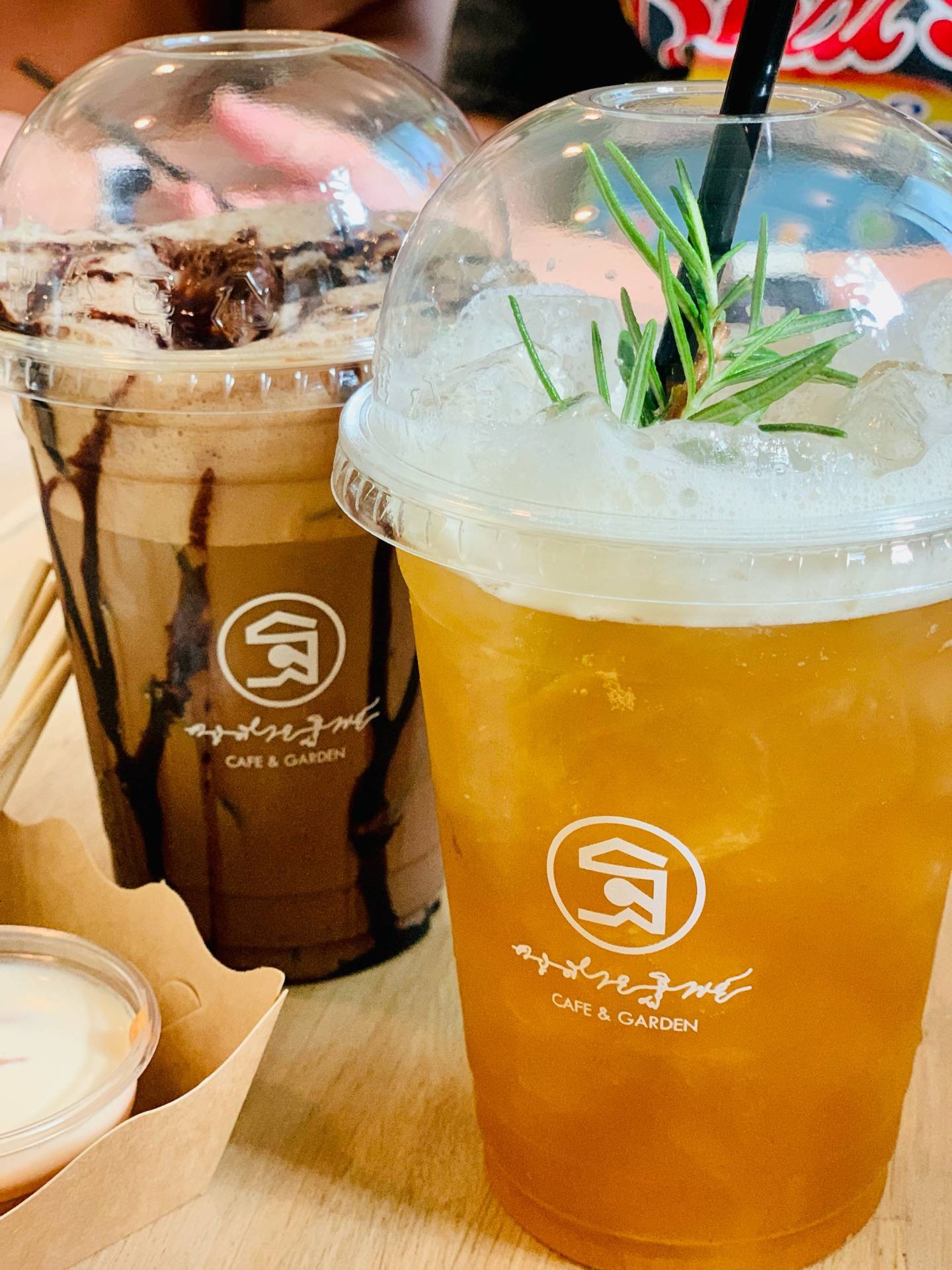 รีวิว Simple Meet At ฐ.ฐาน - ร้านกระจกใส สวย เครื่องดื่มดี