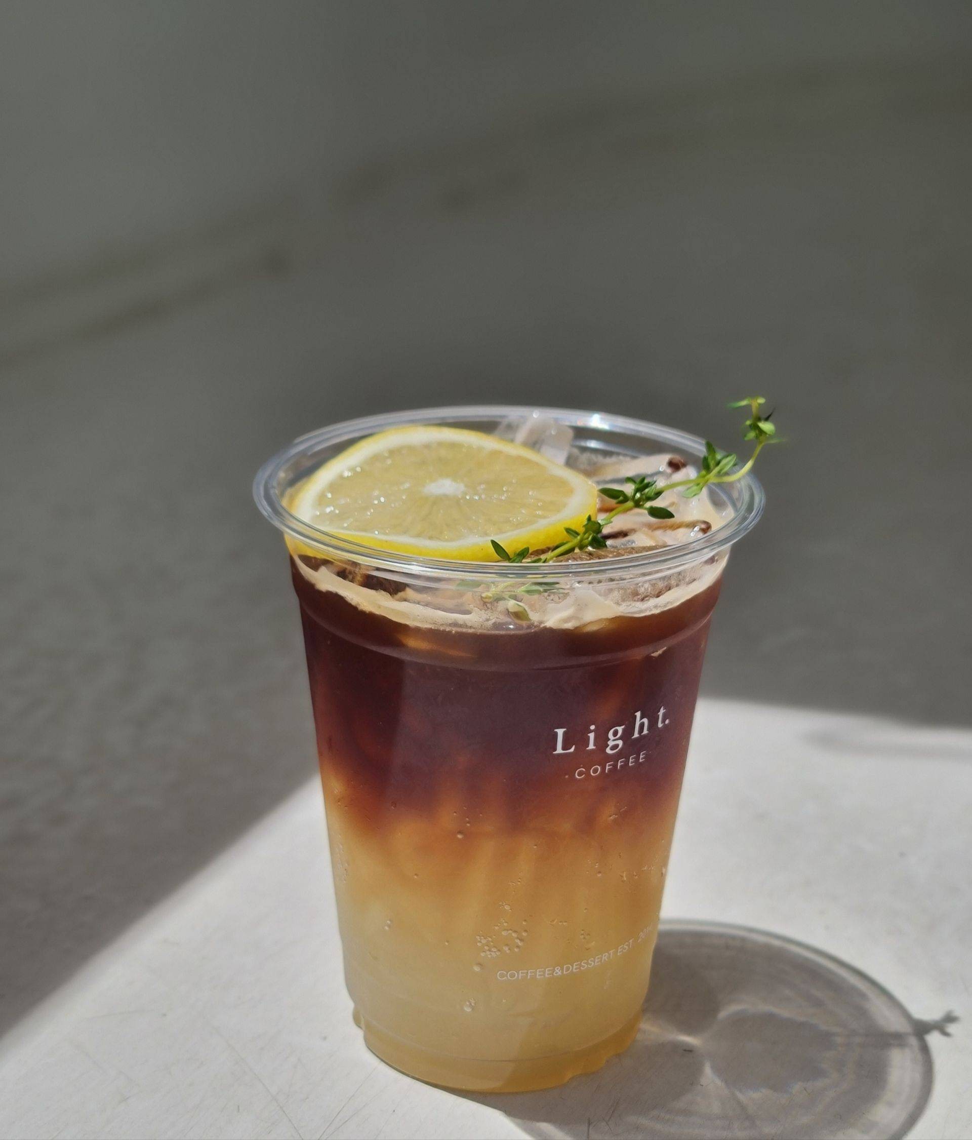 รีวิว Light.coffee - ร้านกาแฟมินิมอลเล็กๆในท่าเรือนวลทิพย์