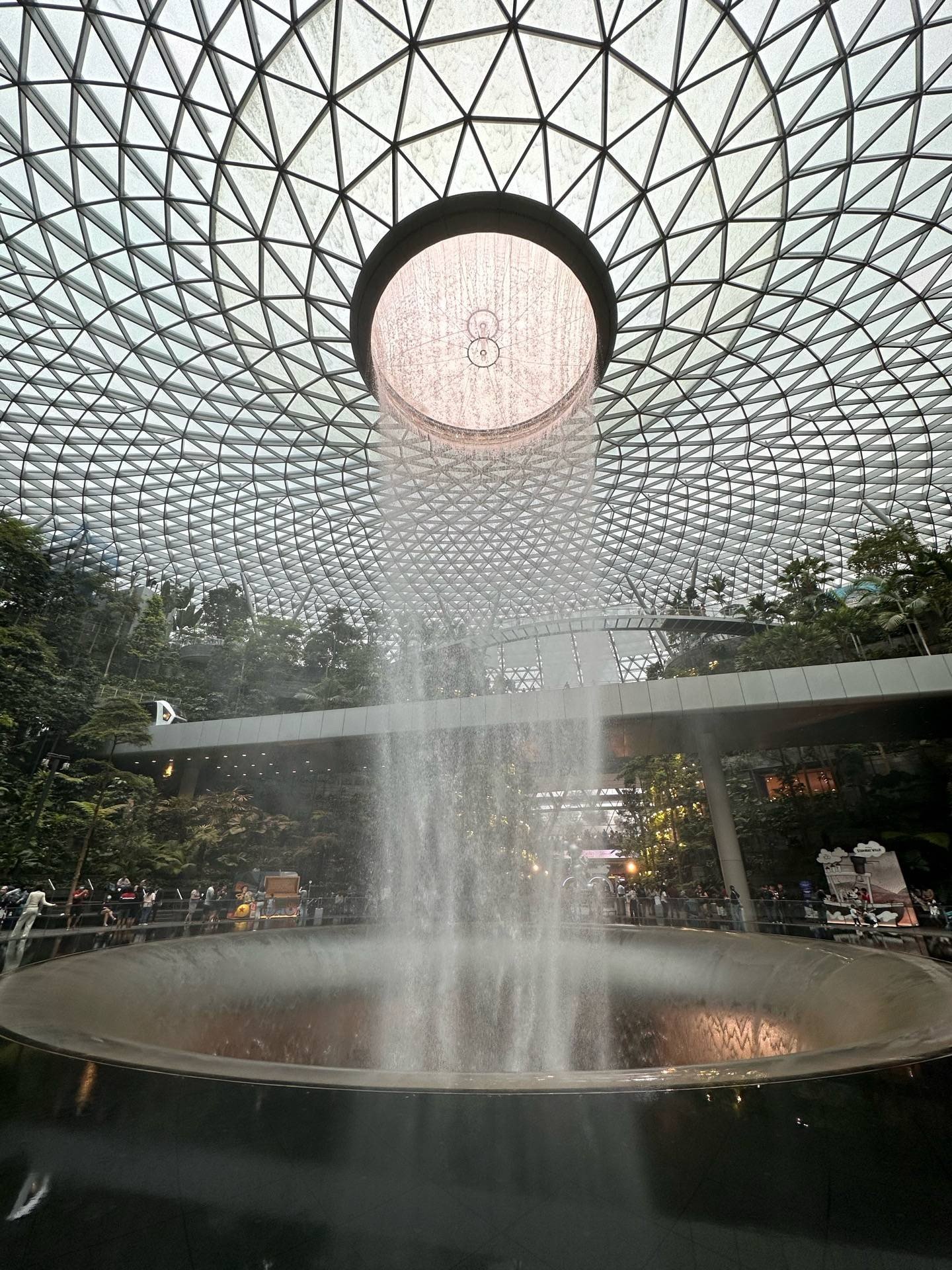 รีวิว The Rain Vortex @jewel น้ำตกในห้าง - จุดเช็คอินที่ทุกคนต้องถ่าย