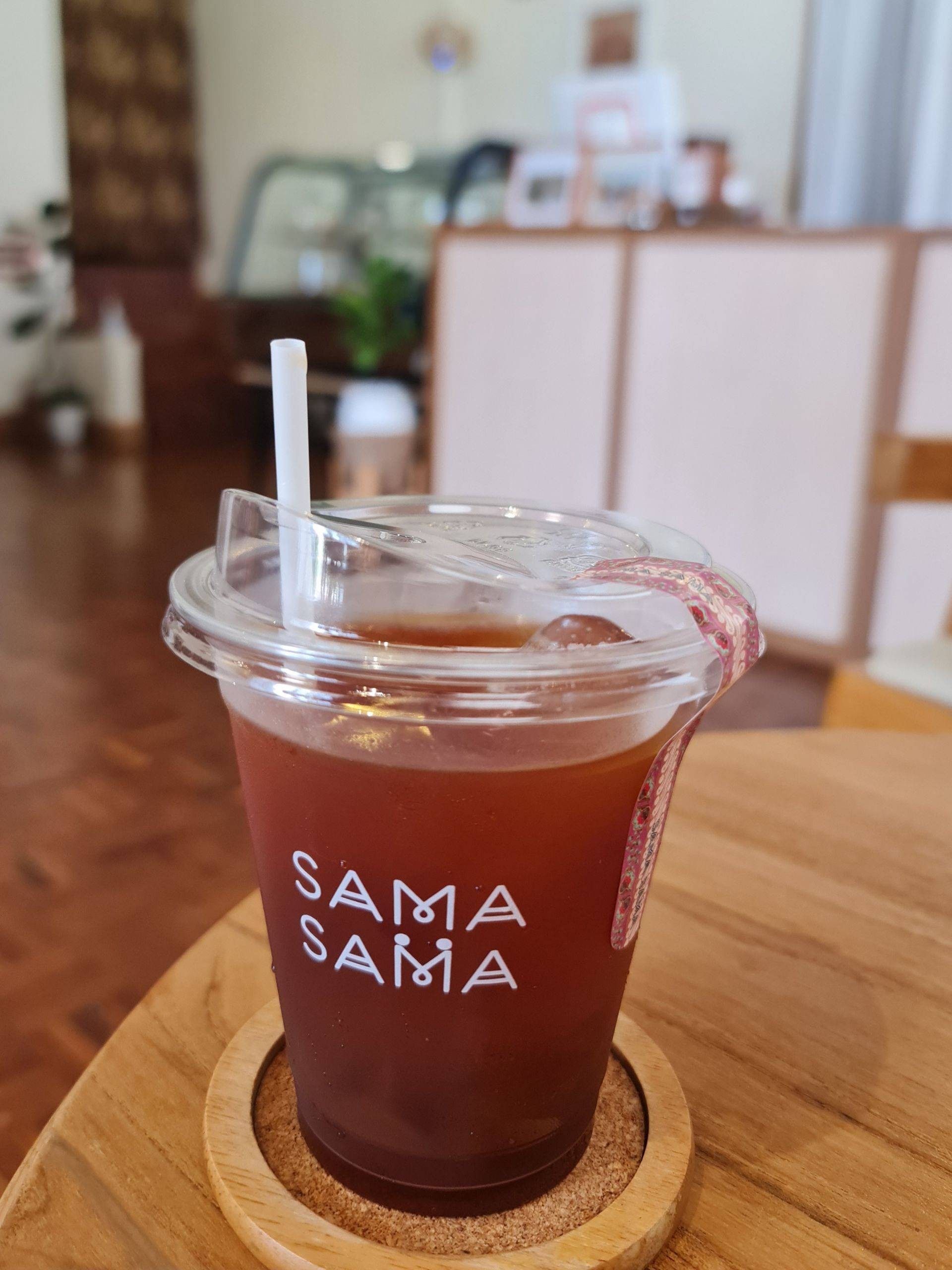 รีวิว SAMA SAMA - Kafé & Studio SAMA SAMA - กาแฟดี เจ้าของร้านร้องเพลงเพราะมาก
