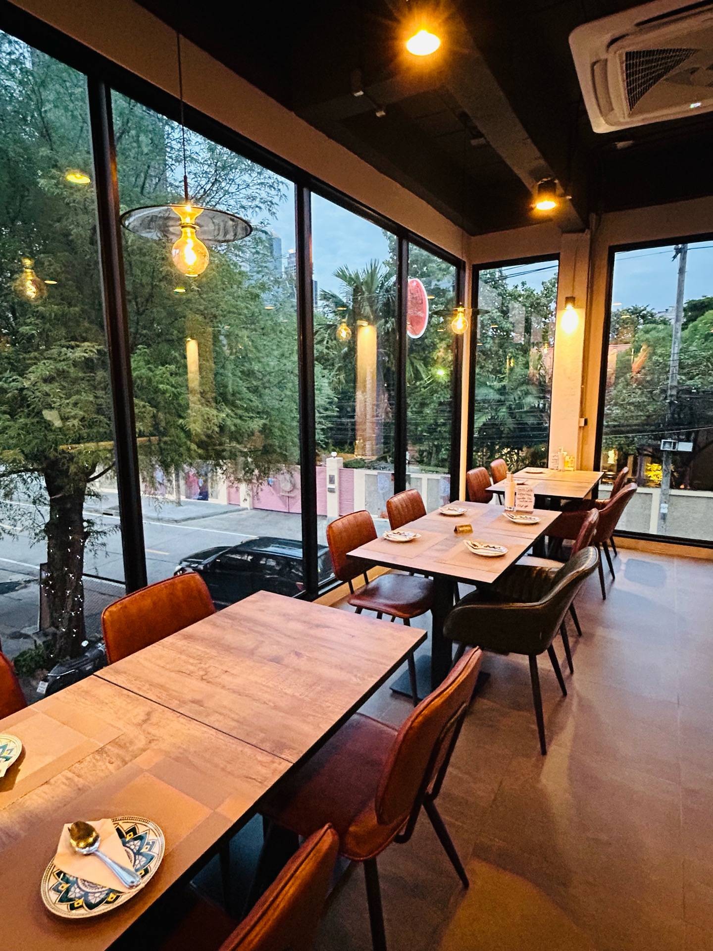 รูป RED Nikkei & Steak Bar