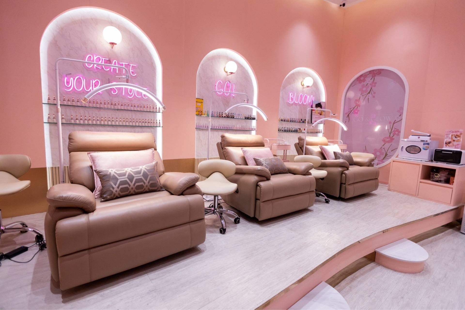 รูป go and glow beauty ร้านต่อขนตา ทำเล็บ สปาเท้า แว็กซ์ขน สักคิ้ว ...