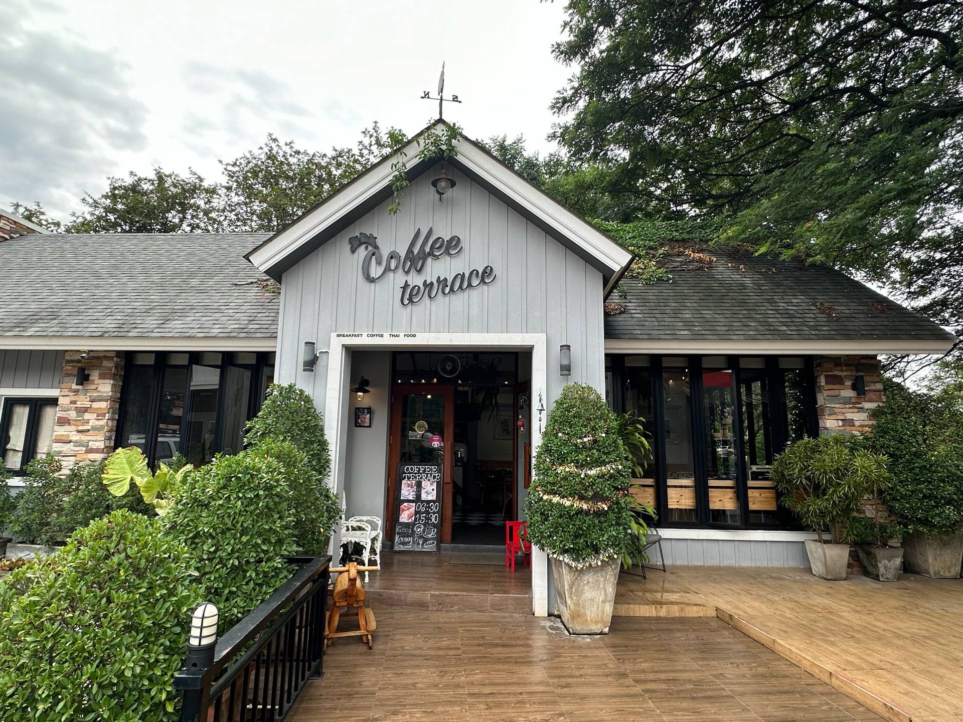 รีวิว Coffee Terrace - ร้านกาแฟบรรยากาศดีๆอยู่ริมน้ำลำตะคอง