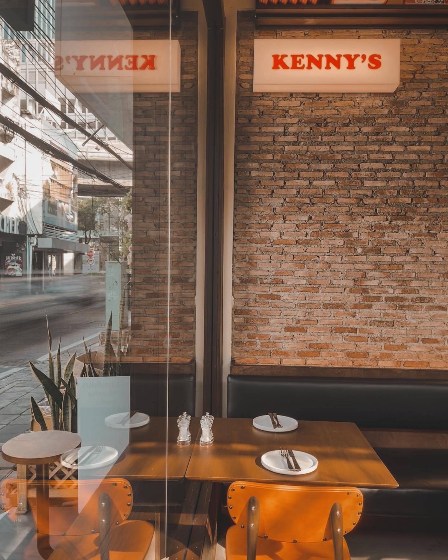 รีวิว KENNY'S BKK KENNYS'BKK (Ari) - ร้านน่ารักแต่งโทนสีสันสดใส ฟีลมานั่งกับครอบครัวก็ดี Hangout ...