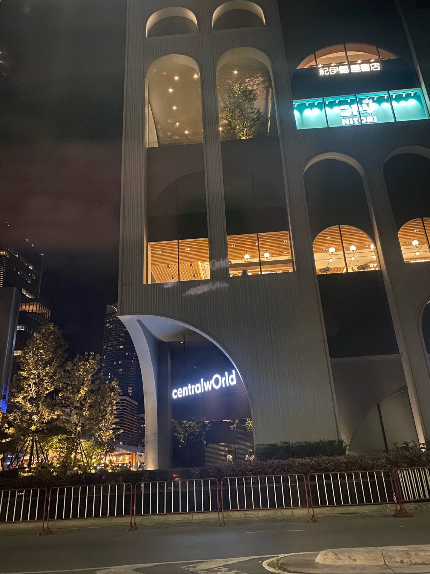 รีวิว Central World - นานมาที แต่มากี่ทีก็หลง อายจัง บ้าบอ