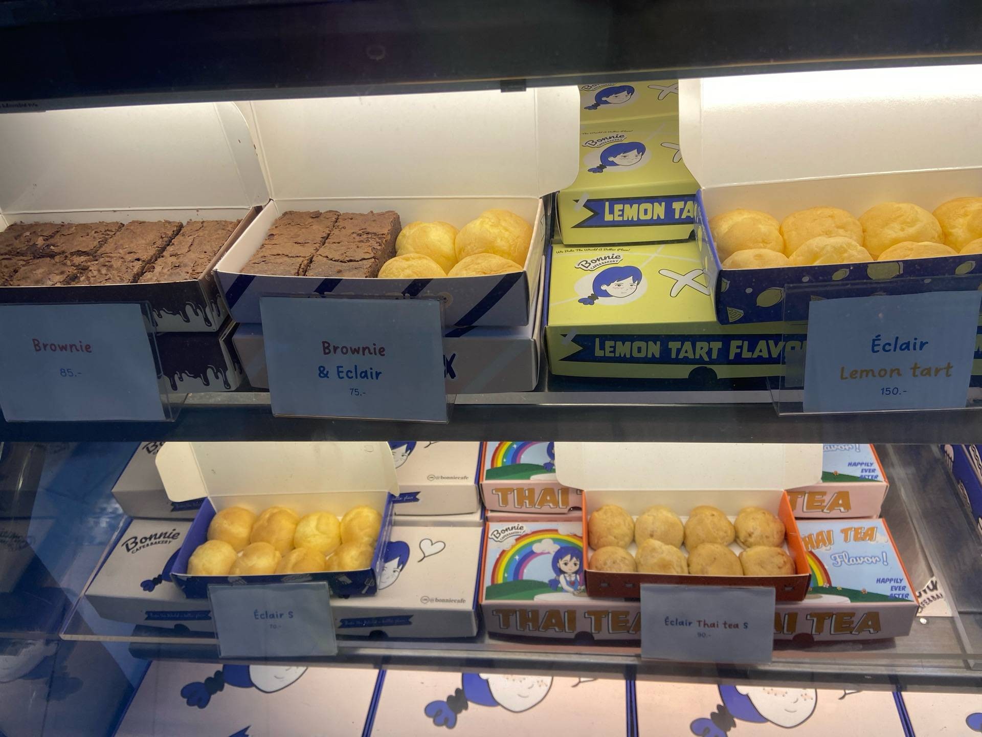 รีวิว Bonnie Cafe & Bakery จอมพล (Chom Phon) - บอนนี่ ร้านเอแคลร์ชื่อ ...