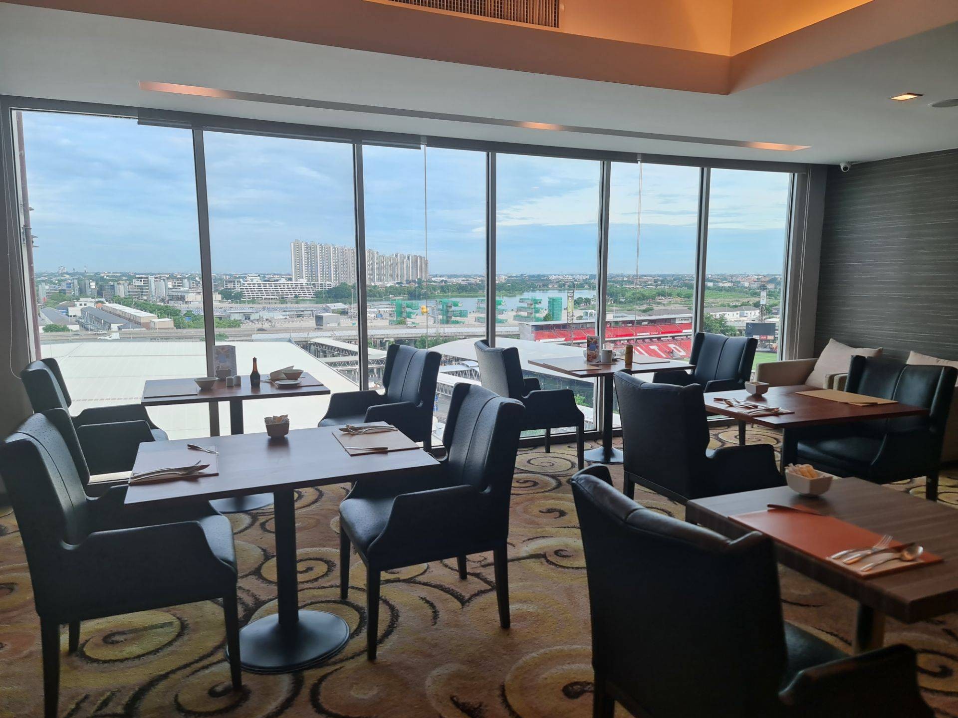 รีวิว Premier Lounge @ Novotel Bangkok Impact Hotel - premier lounge ...