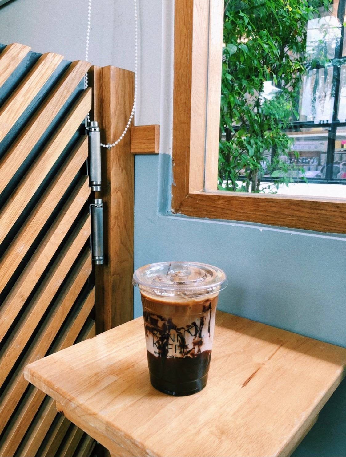 รีวิว Rynn Kaffe Rynn Kaffe - คาเฟ่ในเมืองทอง