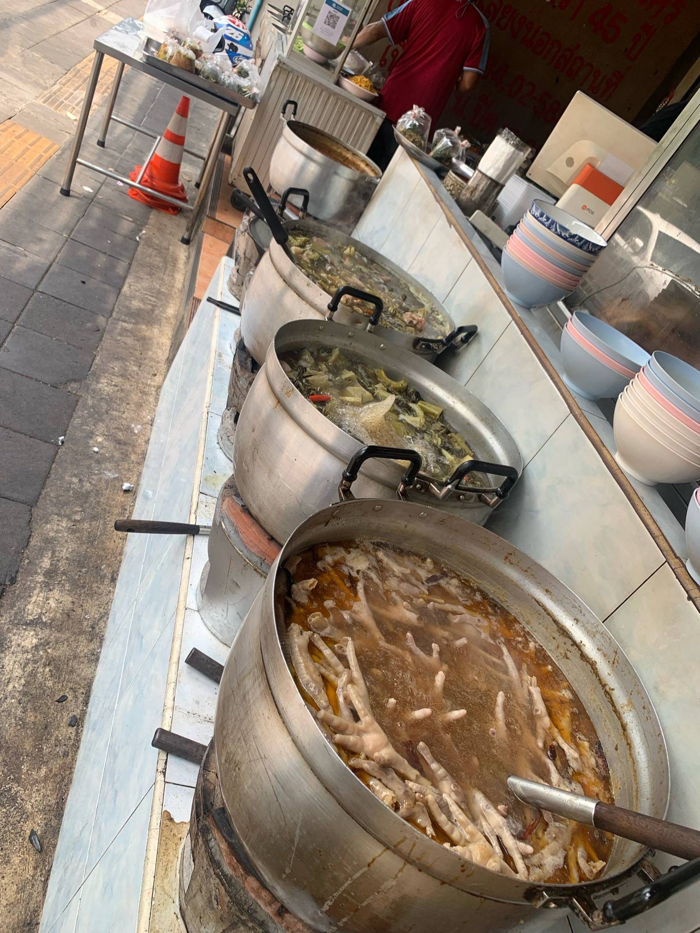 รูป หมูกรอบนายไซ ประชาชื่น