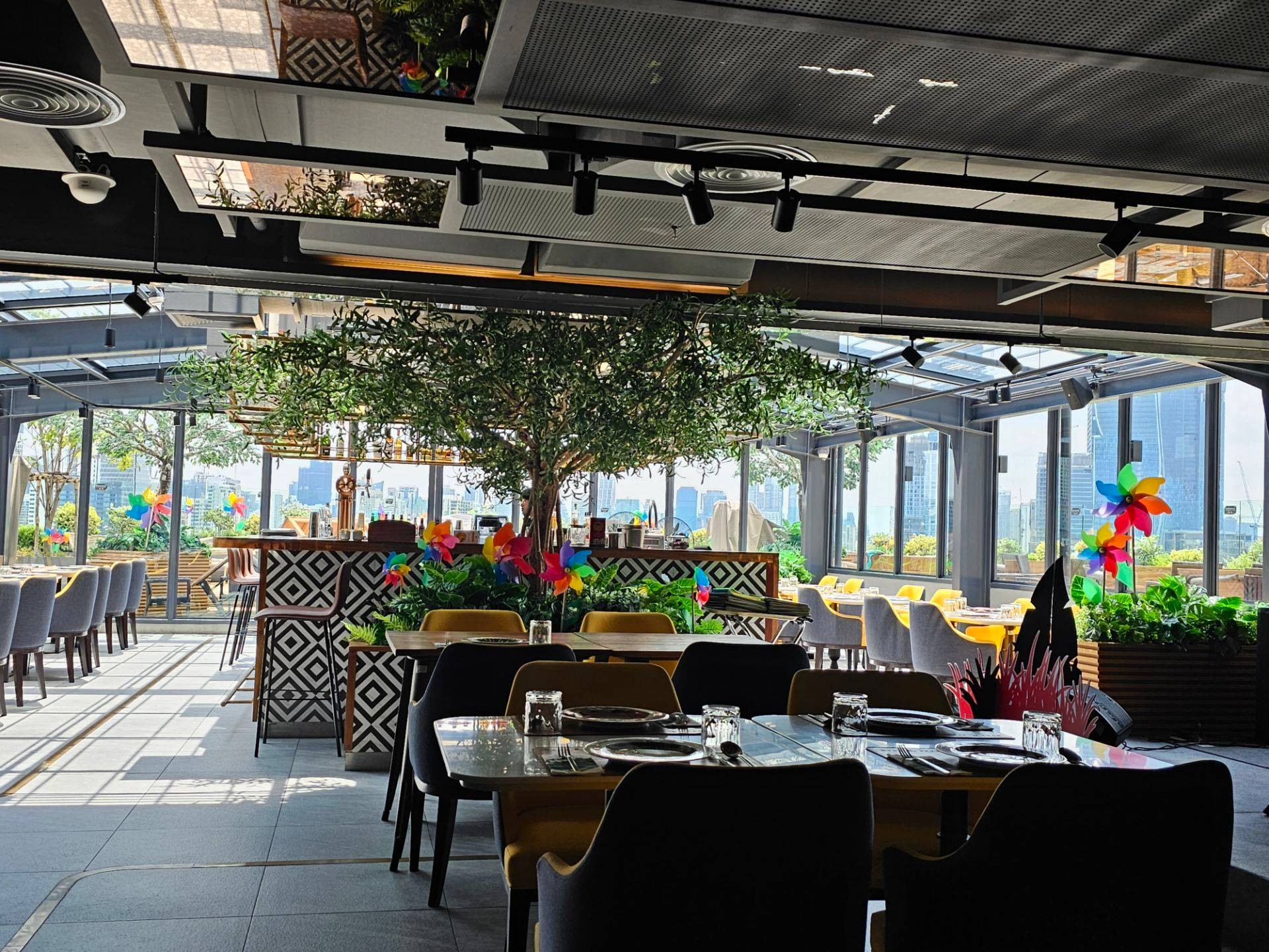 รูป Hyde & Seek Silom Edge