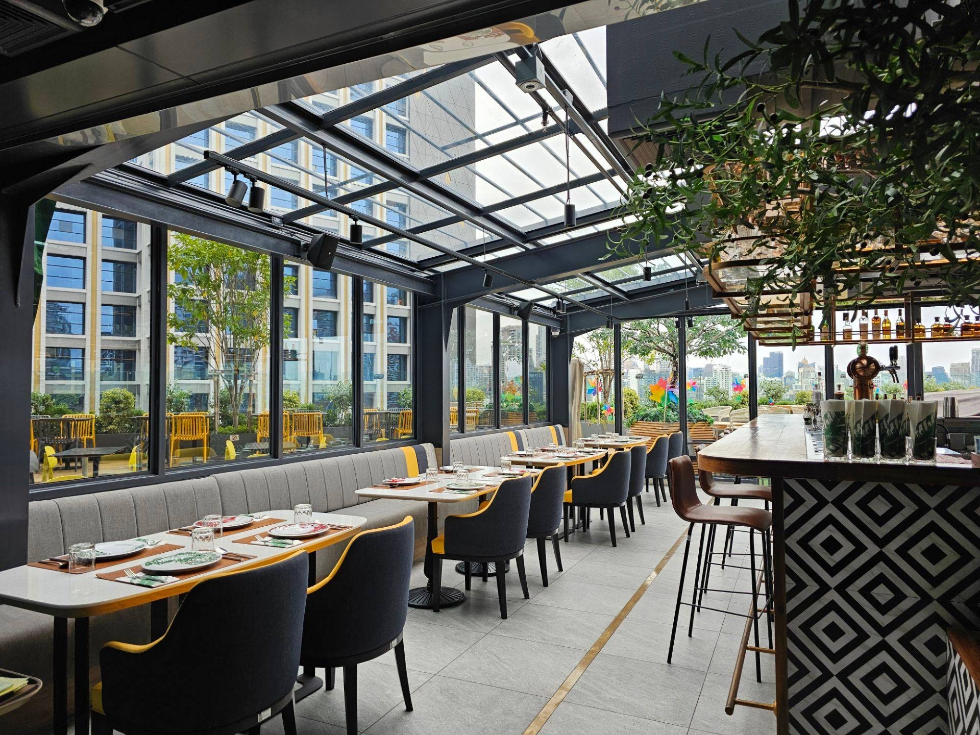 รูป Hyde & Seek Silom Edge