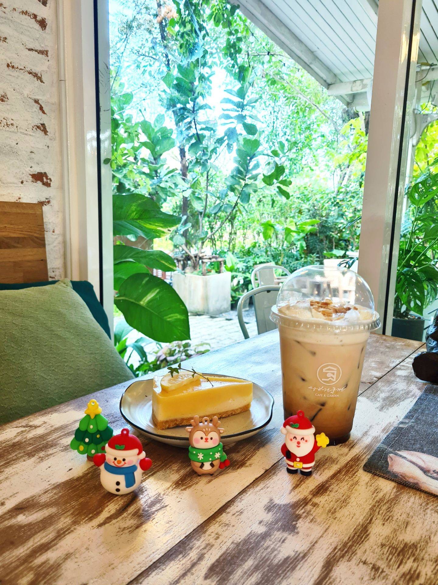 รีวิว Simple Meet At ฐ.ฐาน - คาเฟ่บรรยากาศสบายร่มรื่นในร้านอาหารไทยย่านนาคนิวาส