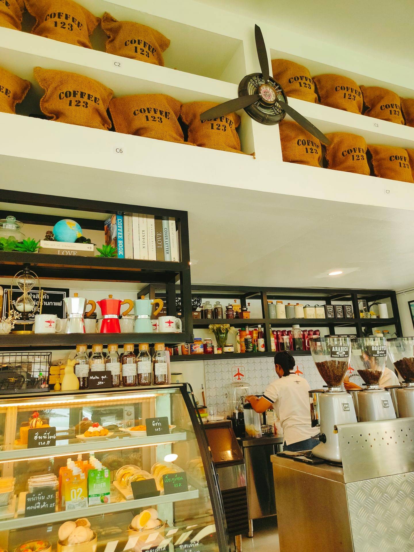 รีวิว Coffee 123 - ร้านกาแฟที่สามารถไปกินบนเครื่องบินได้